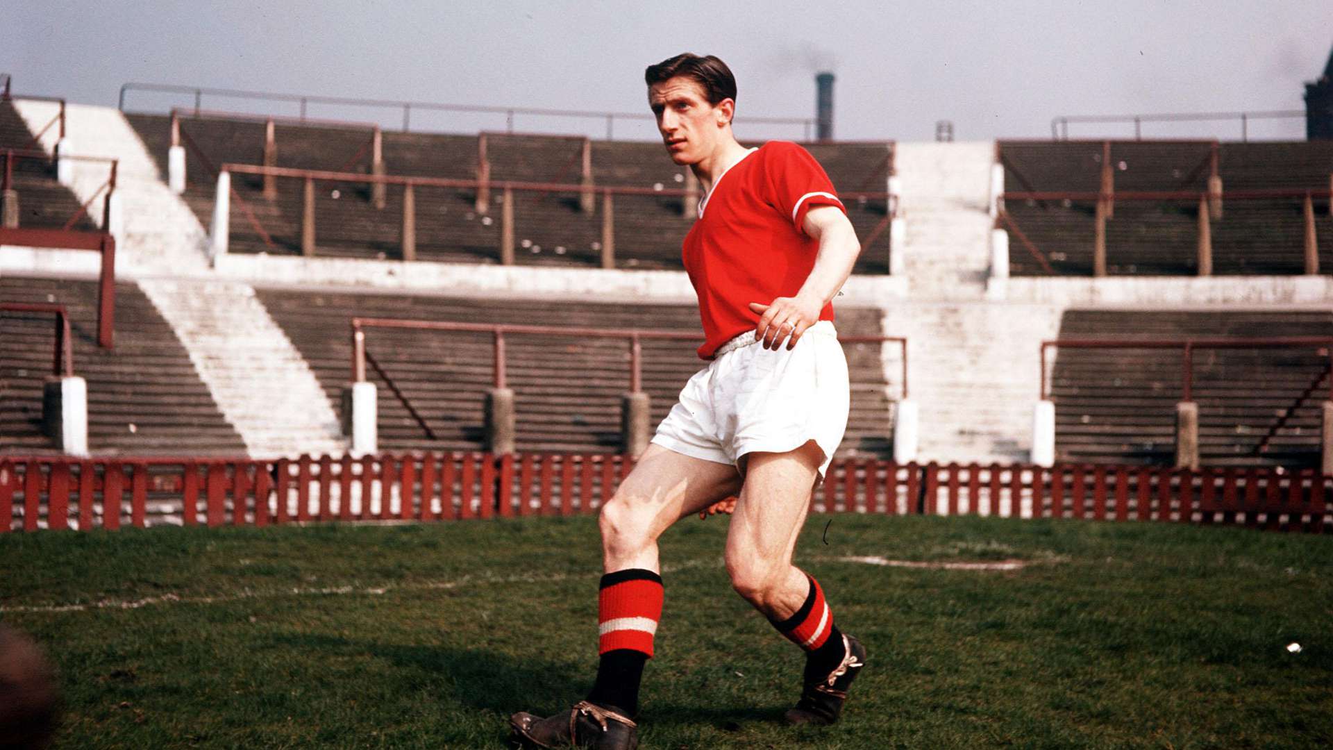 Daughter of Munich survivor Dennis Viollet legacy speaking with Man Utd ...