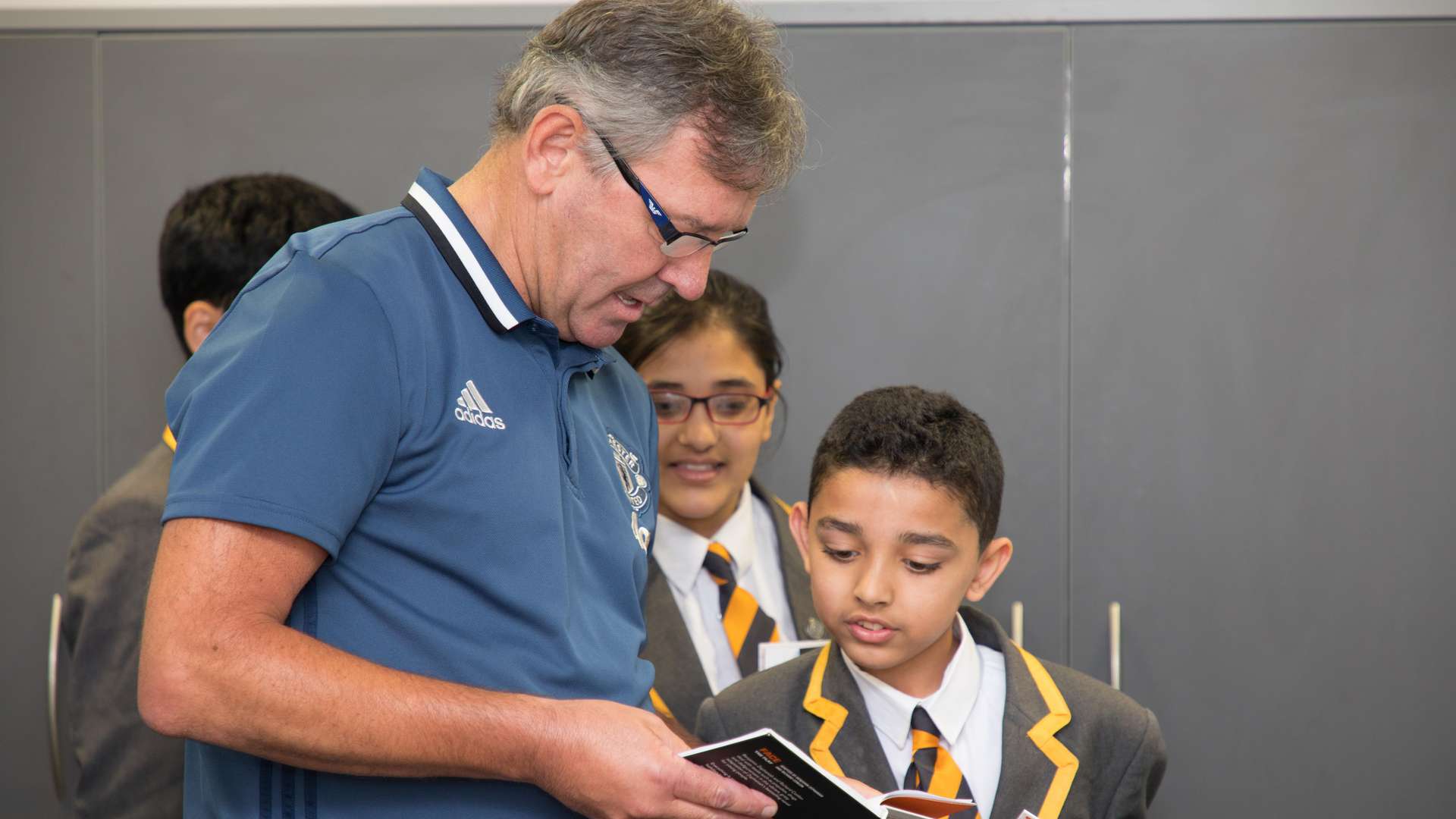MU Foundation launches partner schools with Bryan Robson | Manchester ...