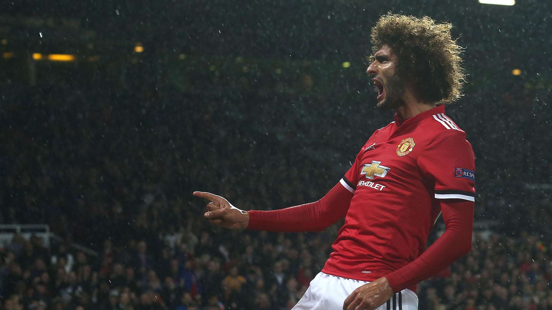 Marouane Fellaini signs new contract with Man Utd | Manchester United