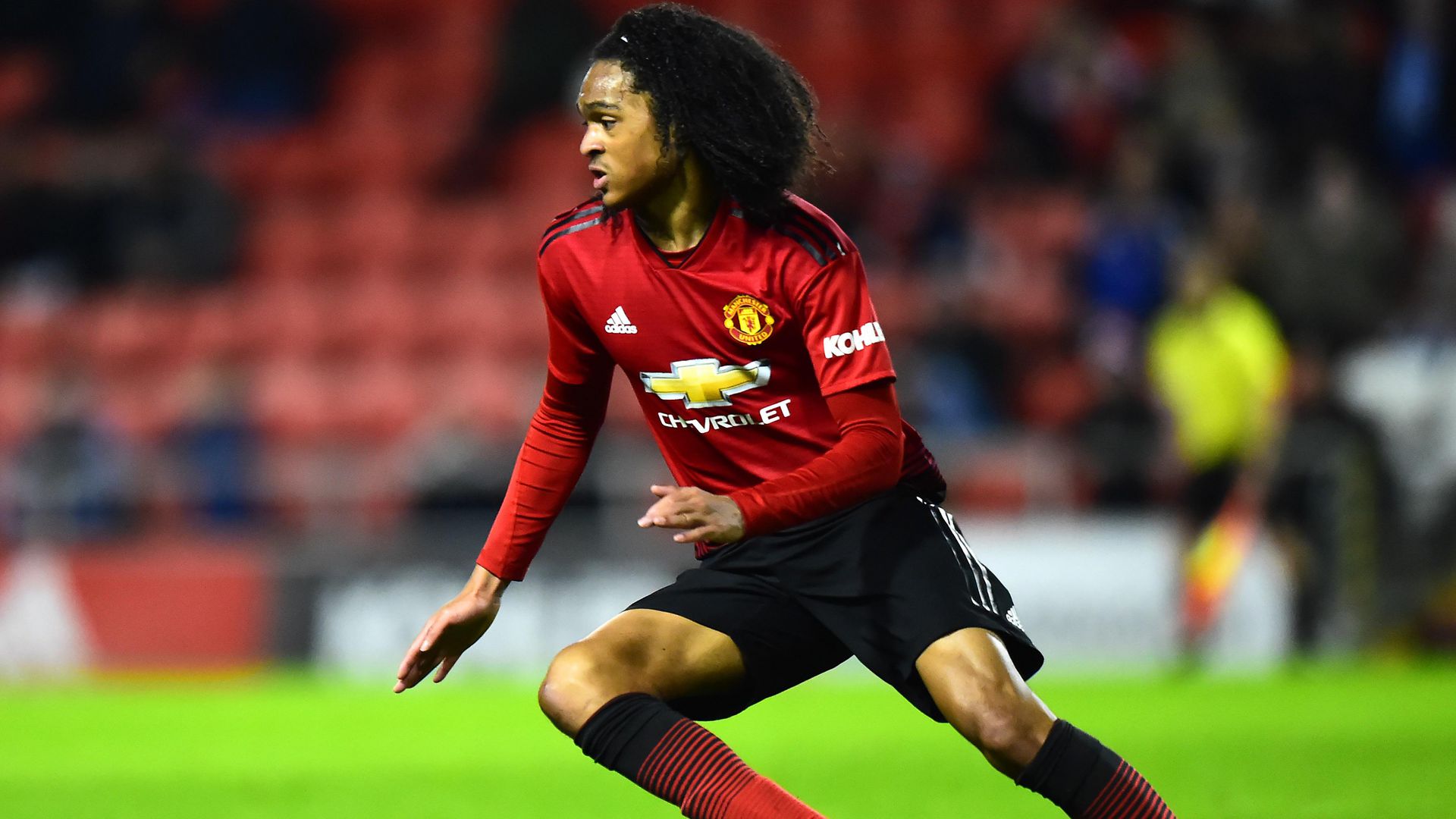 Tahith Chong's free-kick v Fulham | Manchester United