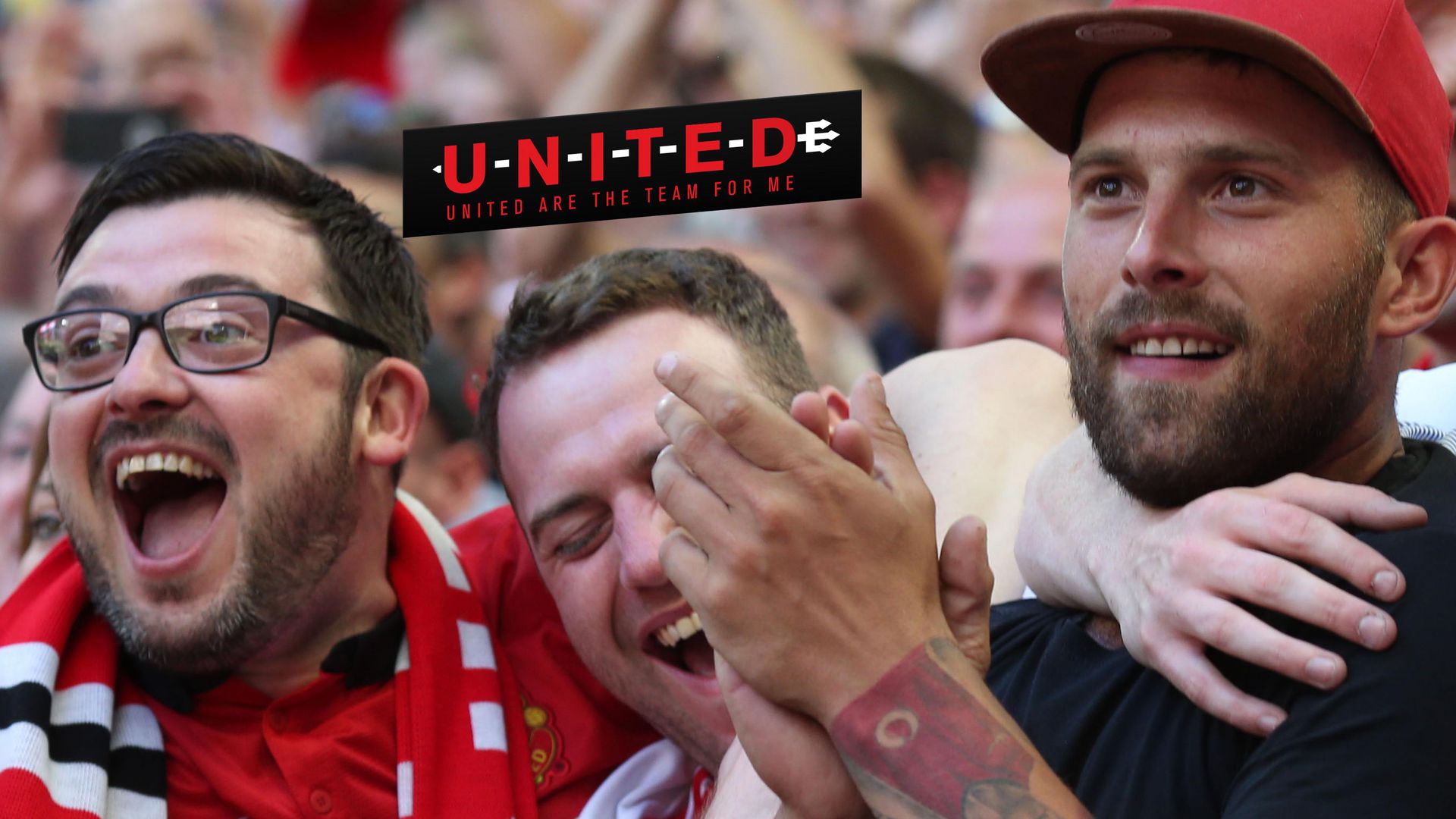 Amazing images of Manchester United fans at Wembley Stadium ...