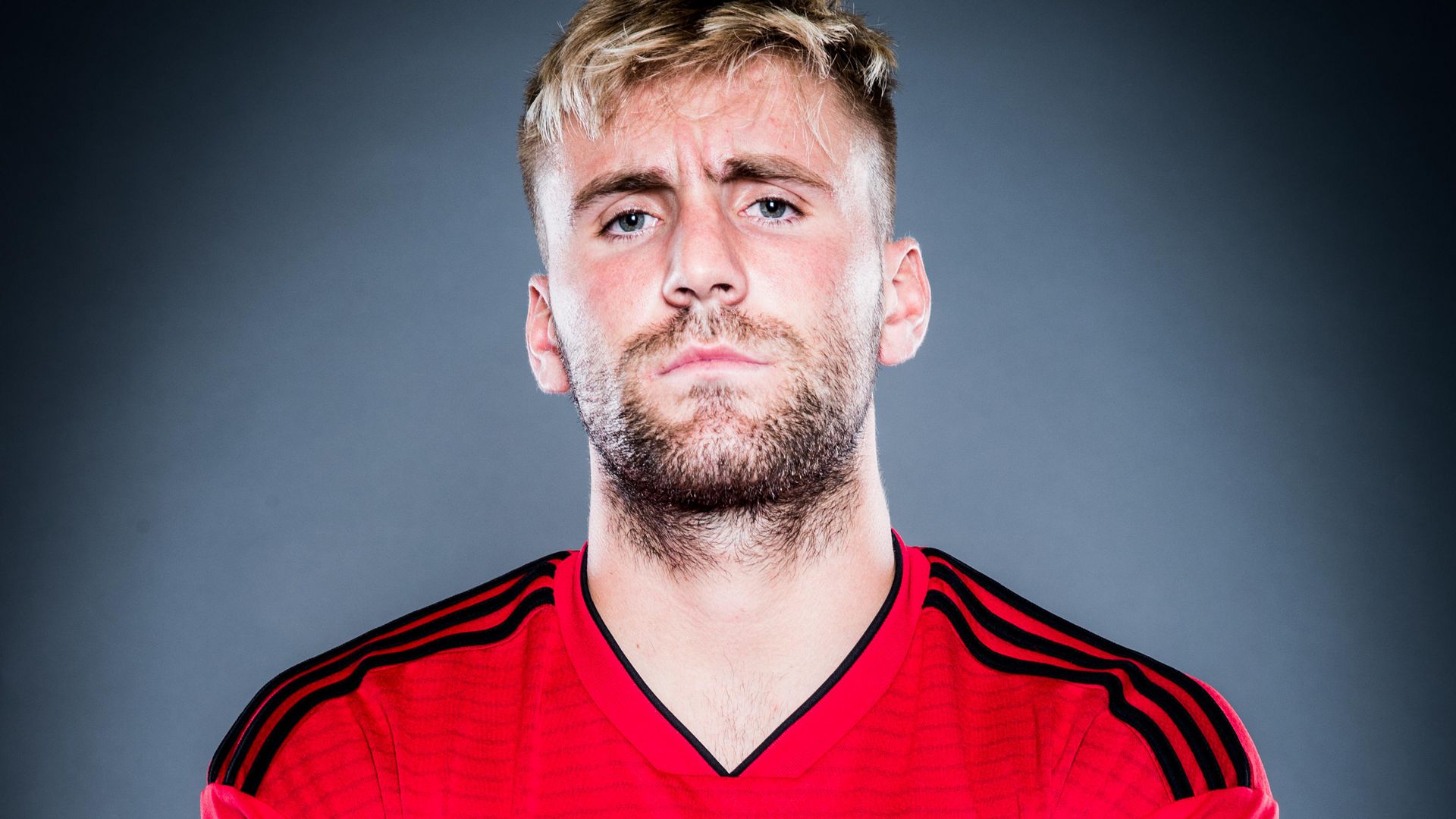Reaction to Luke Shaw winning United Player of the Month award for ...