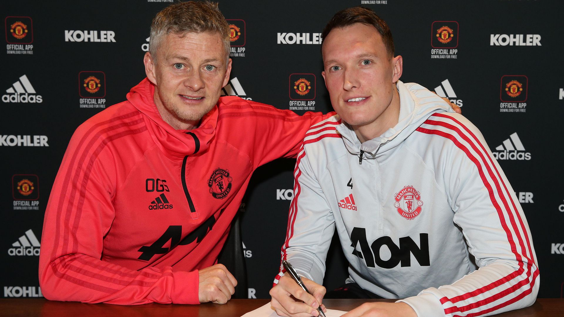 Jones prolonge | Manchester United - Site Officiel