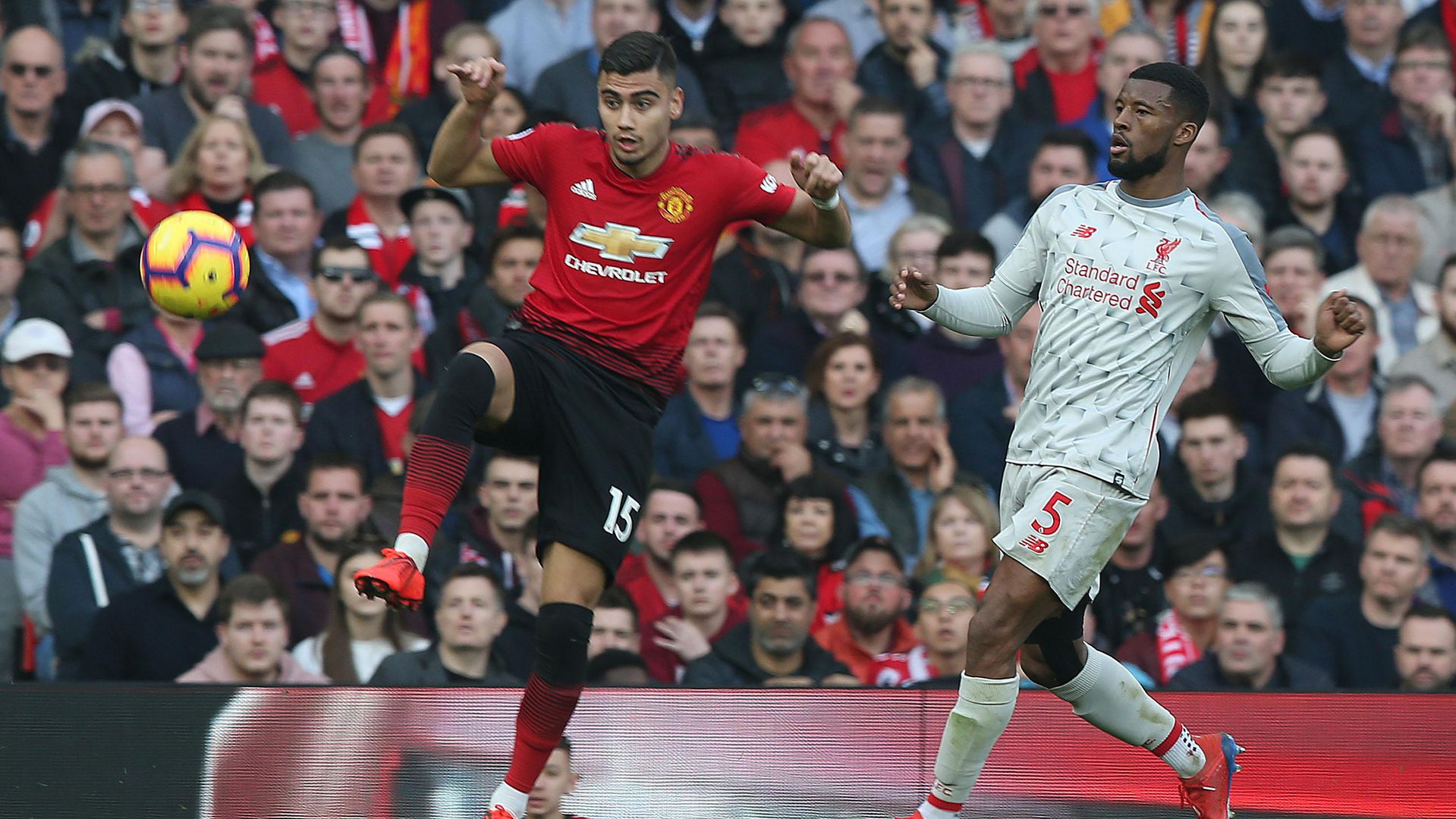 Atmosphere v Liverpool: Andreas lifts the fans! | Manchester United