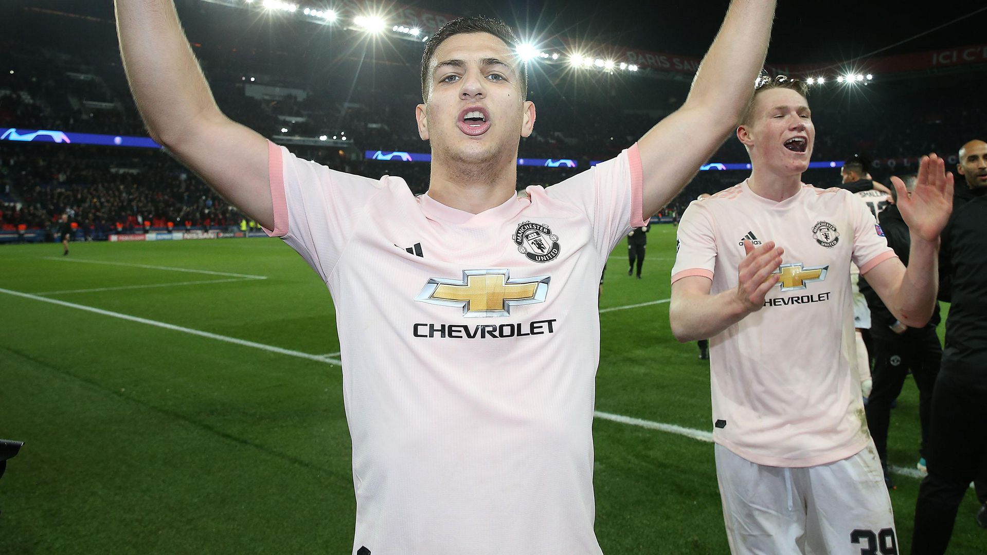Diogo Dalot celebrates with the crowd after PSG 1 United 3 | Manchester ...