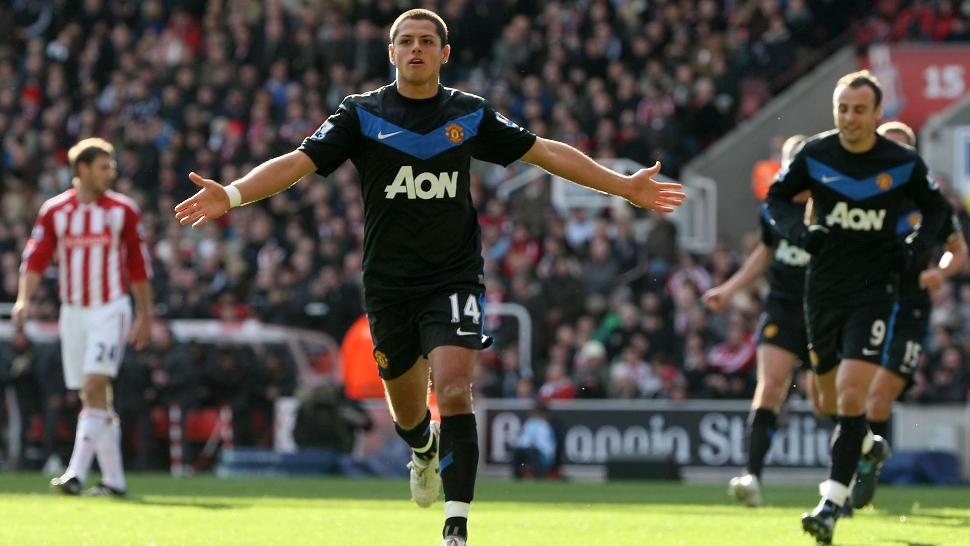 chicharito backwards header