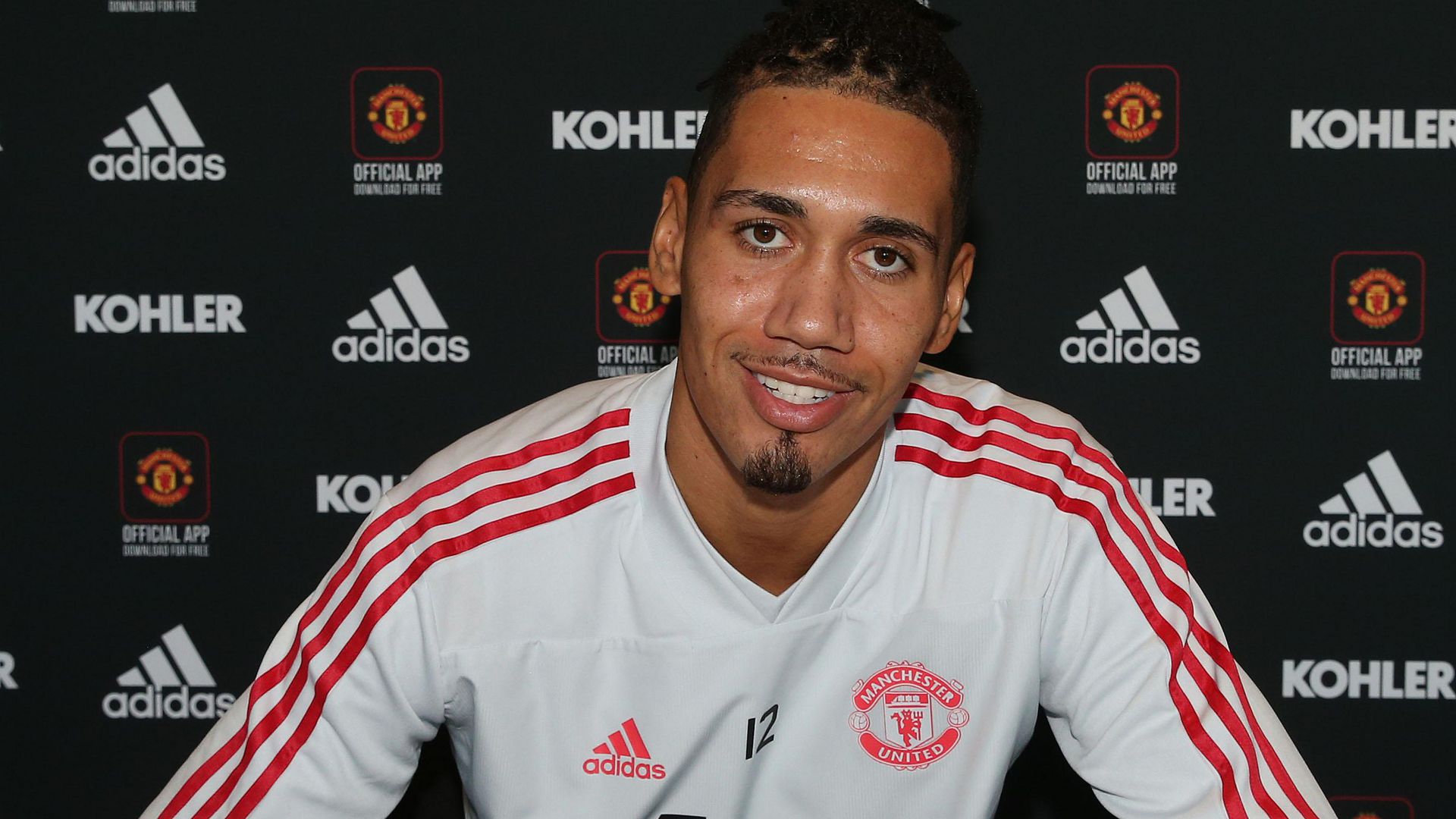Chris Smalling signs new contract with Man United | Manchester United
