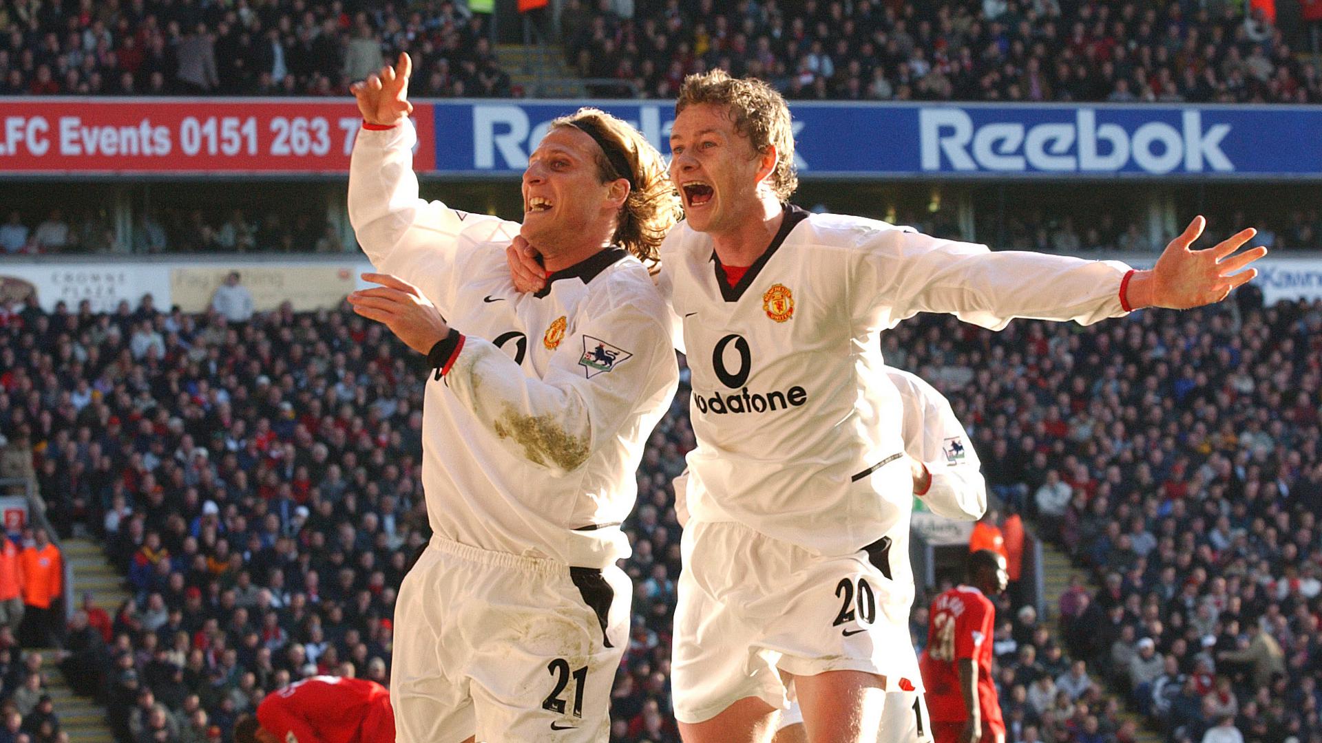 Goal of the Day Diego Forlan v Liverpool 05 March 2023 | Manchester United