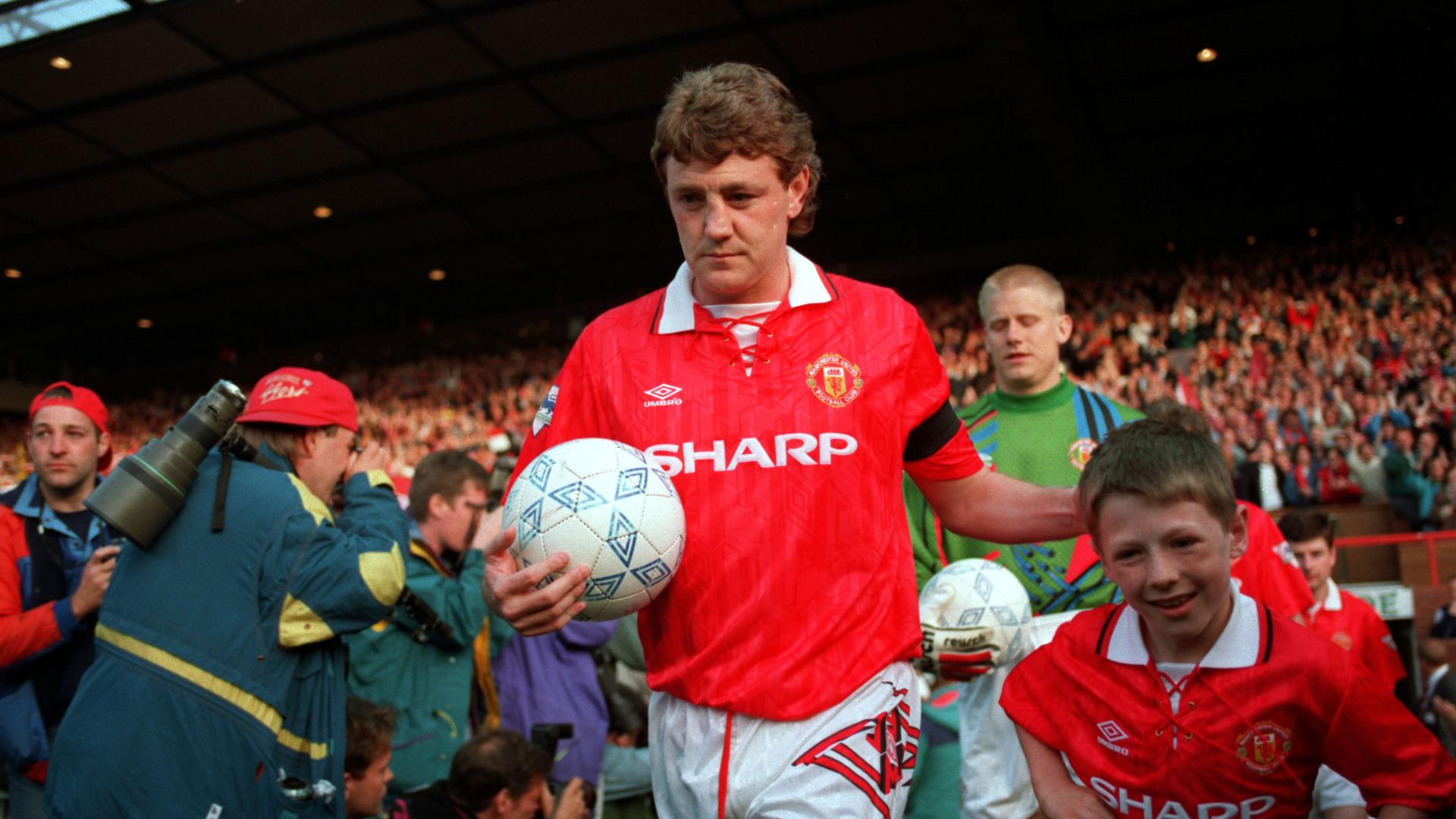 Goal of the Day Steve Bruce v Sheffield Wednesday | Manchester United