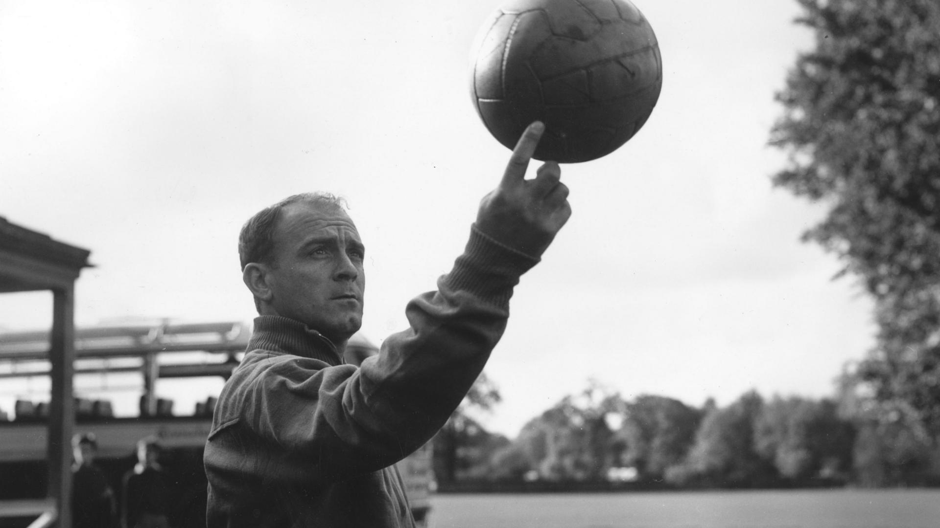 Paddy Crerand's Hall of Fame: Alfredo Di Stefano | Manchester United