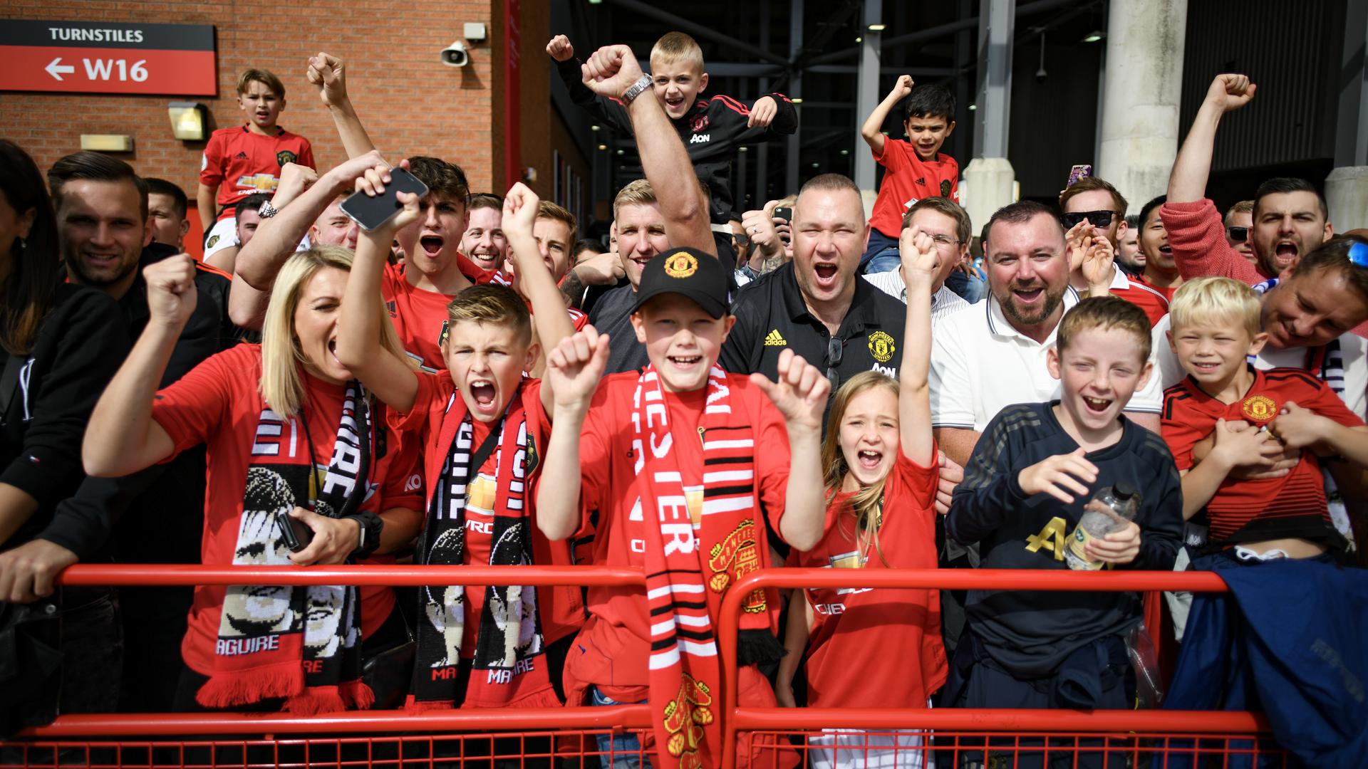 Sam Homewood with the United fans after Leicester win | Manchester United