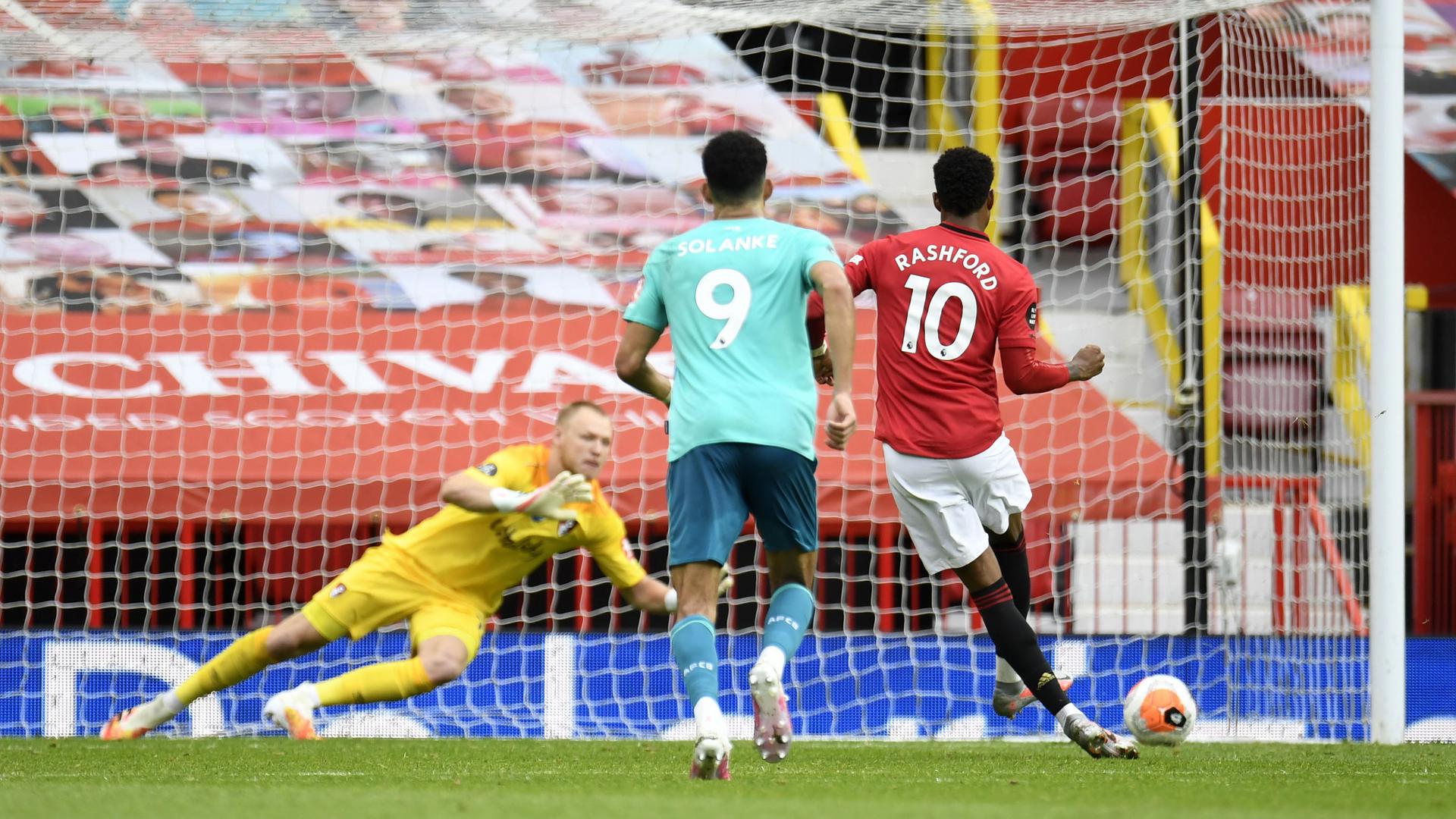 Who does Marcus Rashford practise penalties against in training? | 25 ...