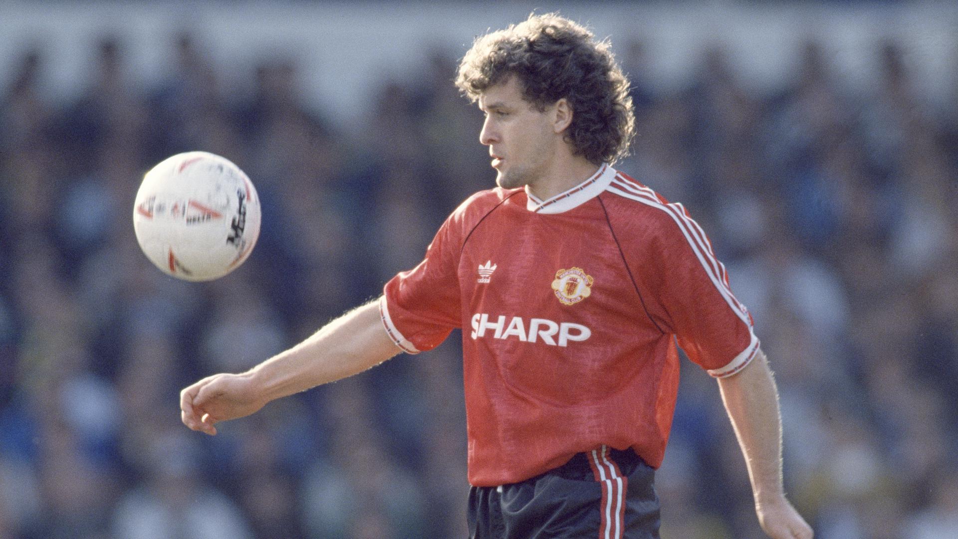 Goal of the Day Mark Hughes header v City | Manchester United