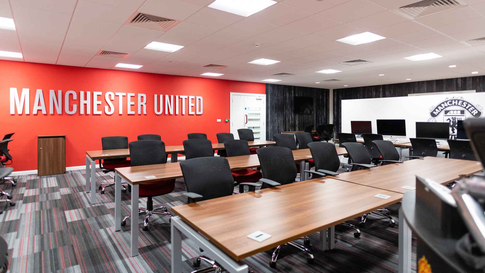 Man Utd Academy players receive successful exam results | Manchester United