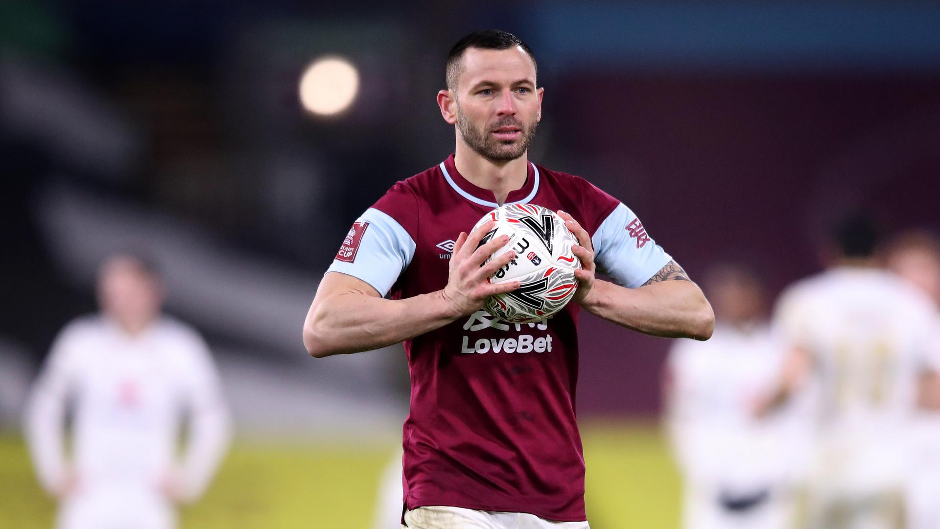 Phil Bardsley previews Burnley v Man Utd on MUTV Group Chat ...