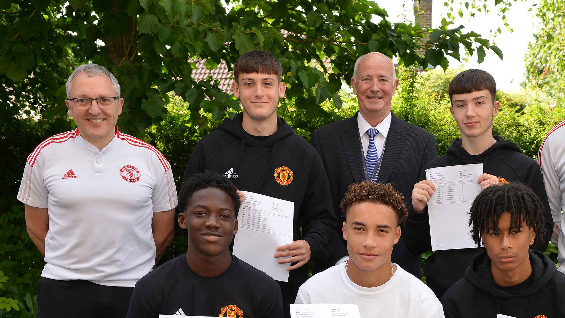 Man Utd Academy celebrates 2021 exam success | Manchester United