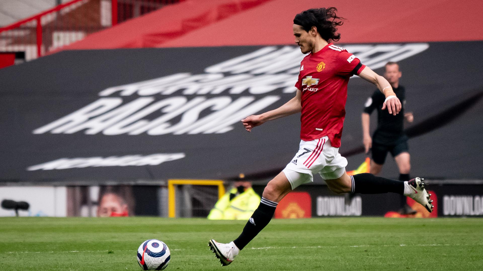 Watch Edinson Cavani goal v Burnley | Manchester United