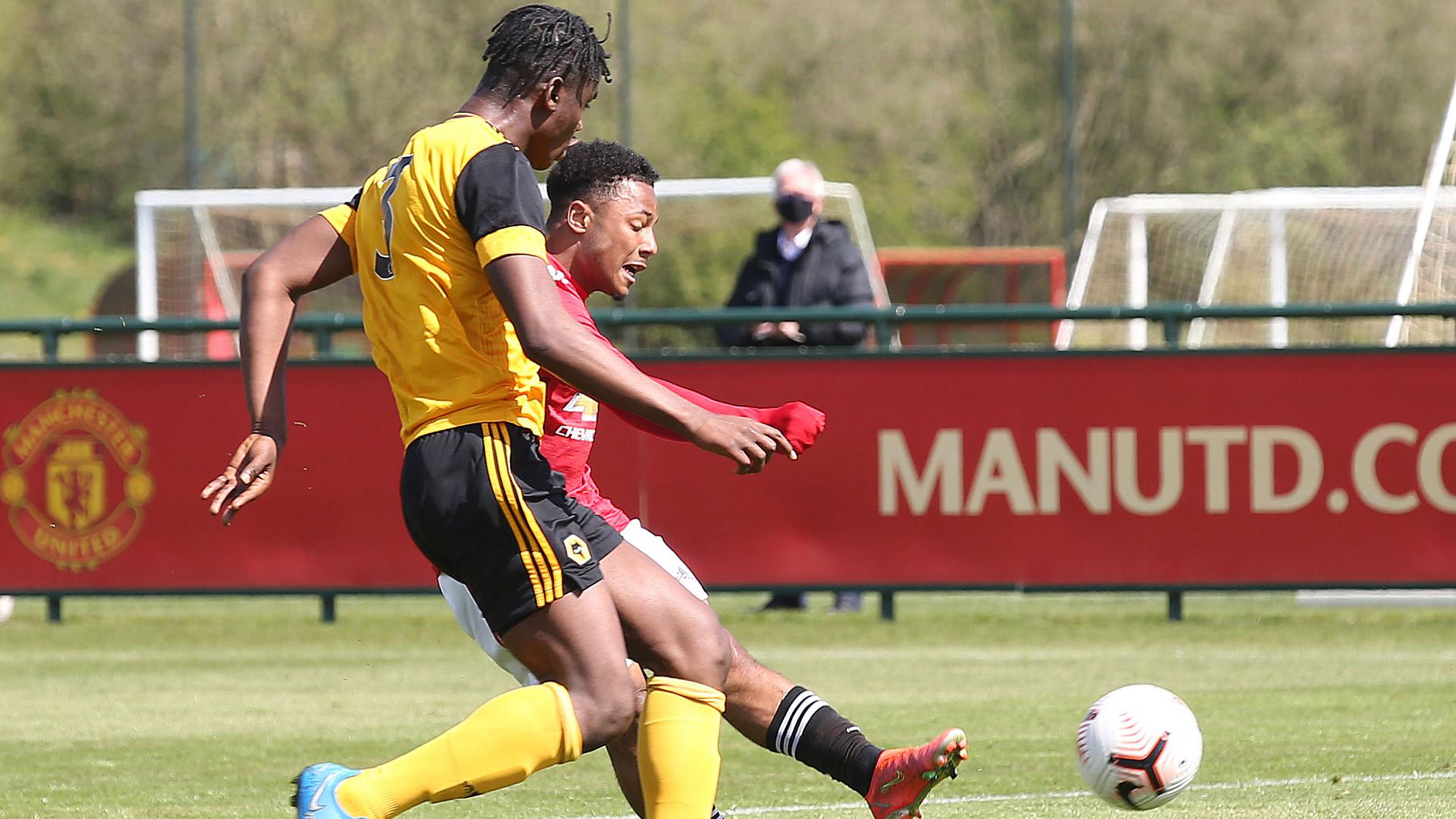 U18s Dillon Hoogewerf scores fourth goal for Man Utd v Wolves 24 April ...