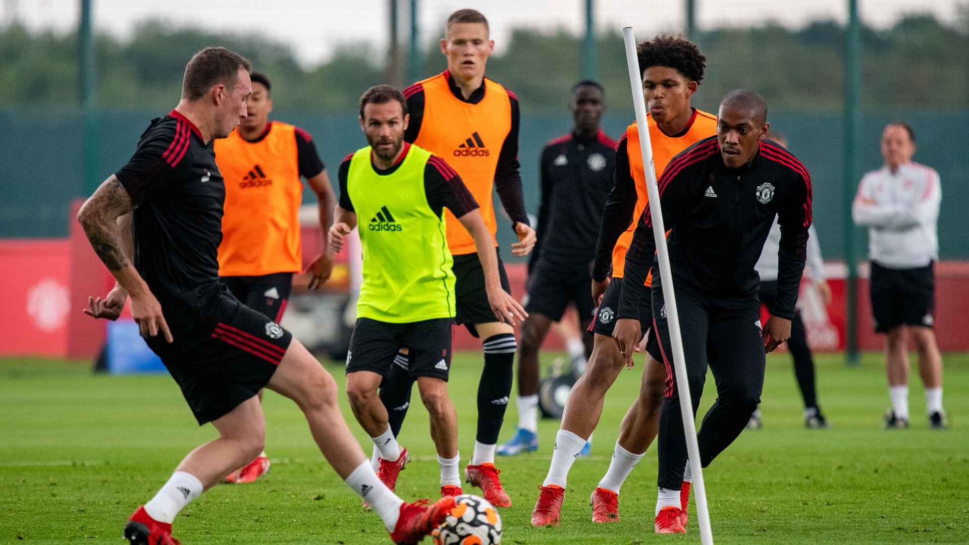 Man Utd men first team squad train at Carrington on 16 September 2021 ...