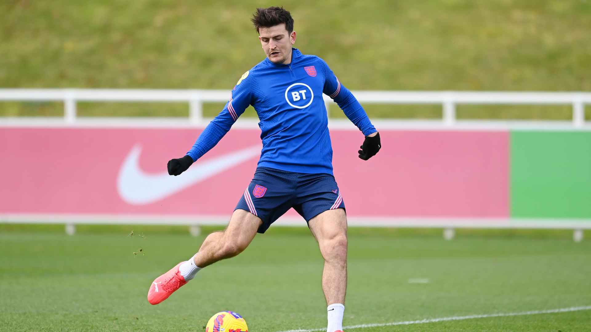 Harry Maguire finish in England training November 2021 | Manchester United
