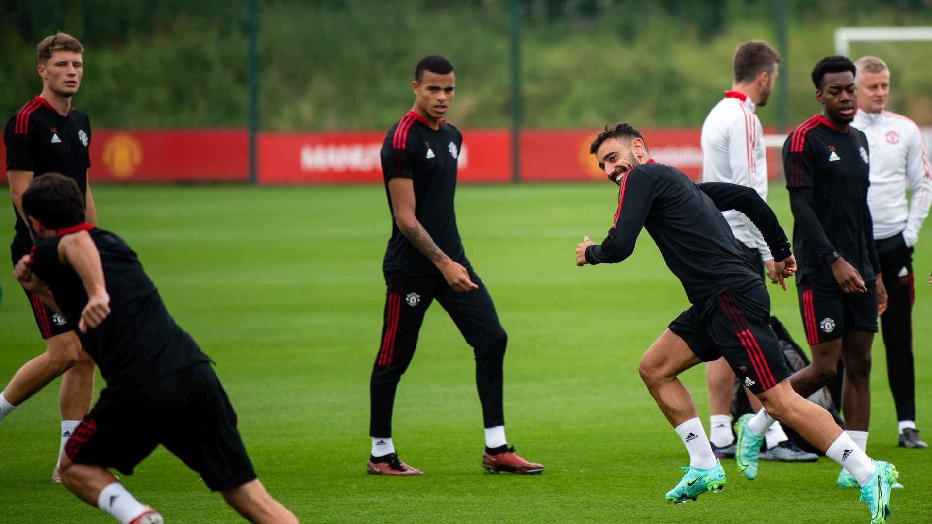 Bruno Fernandes returns to Man Utd training | Manchester United