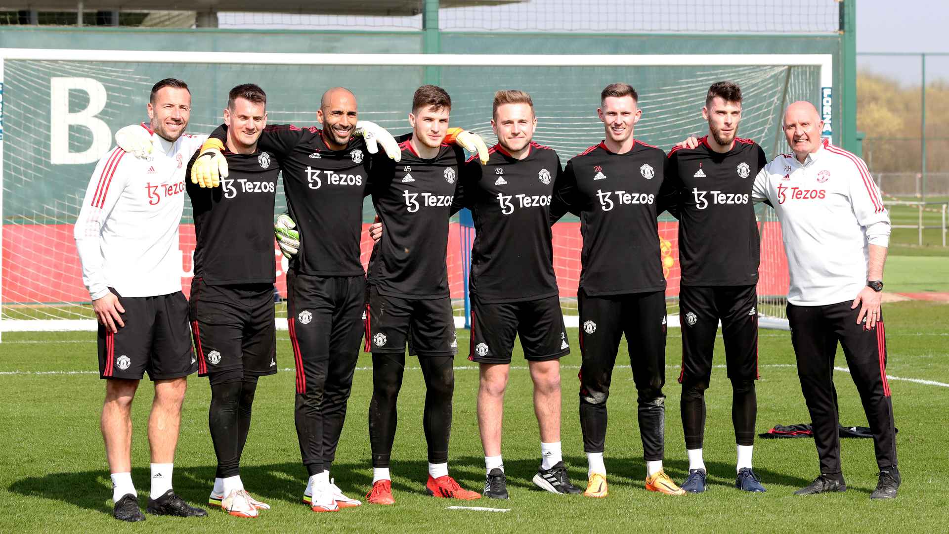 Paul Woolston invited to Man Utd training after announcing retirement ...