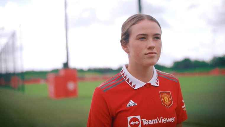 Man Utd Women sign Grace Clinton | Manchester United