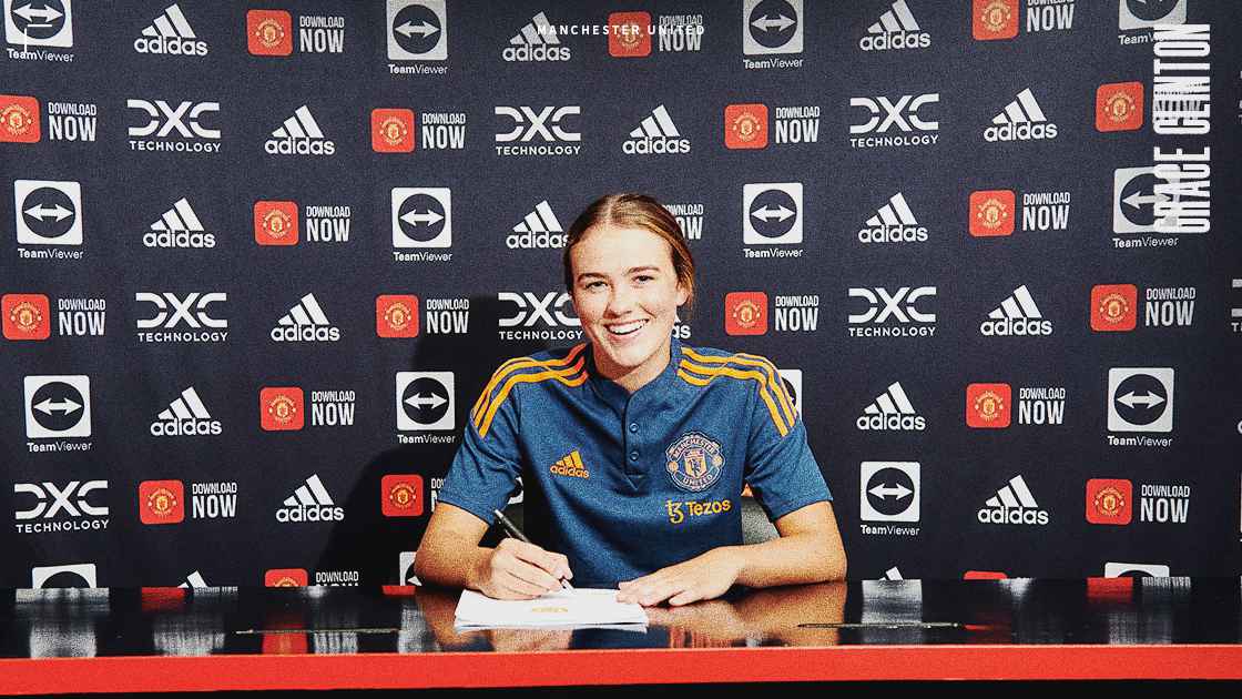 Grace Clinton signing gallery after joining Man Utd Women 15 July 2022 ...