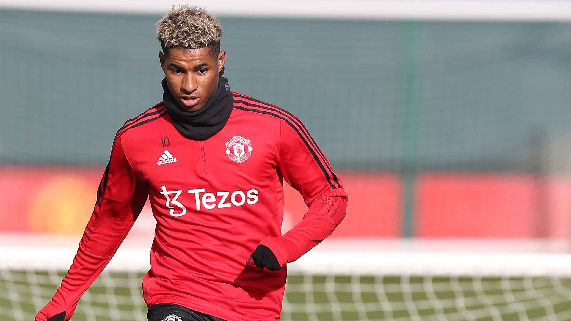 Man Utd squad trains at Carrington with new training kit and sponsor ...