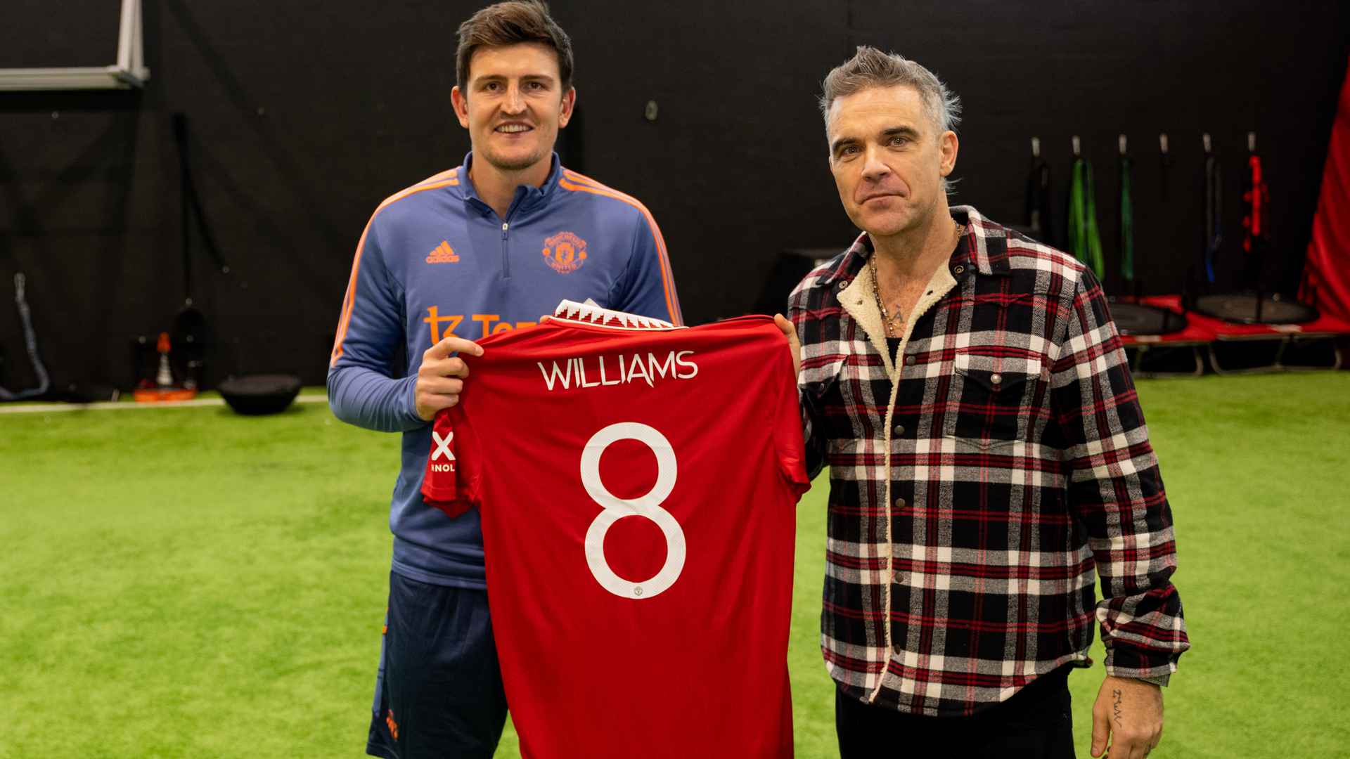 Robbie Williams tour of Man Utd training ground Carrington with Harry ...