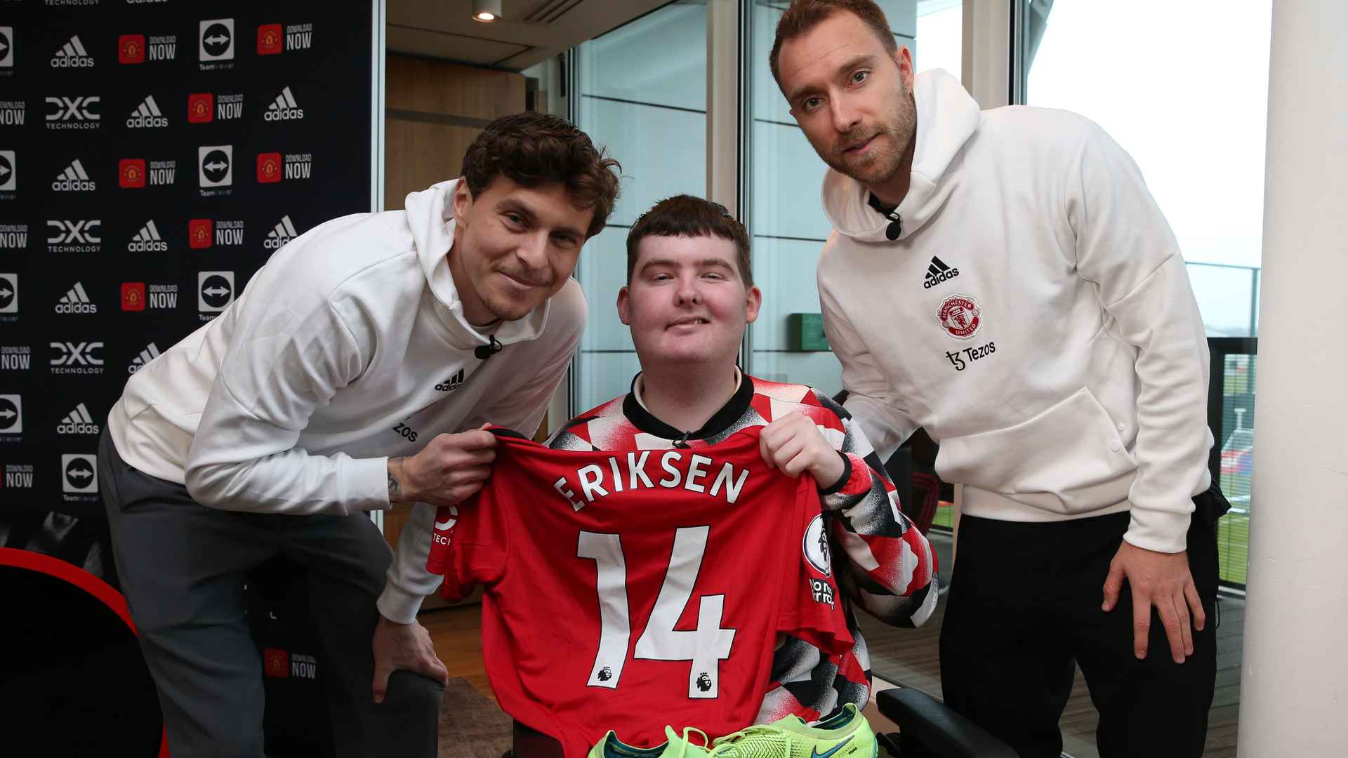 Christian Eriksen Victor Lindelof and Man Utd players meet unwell ...