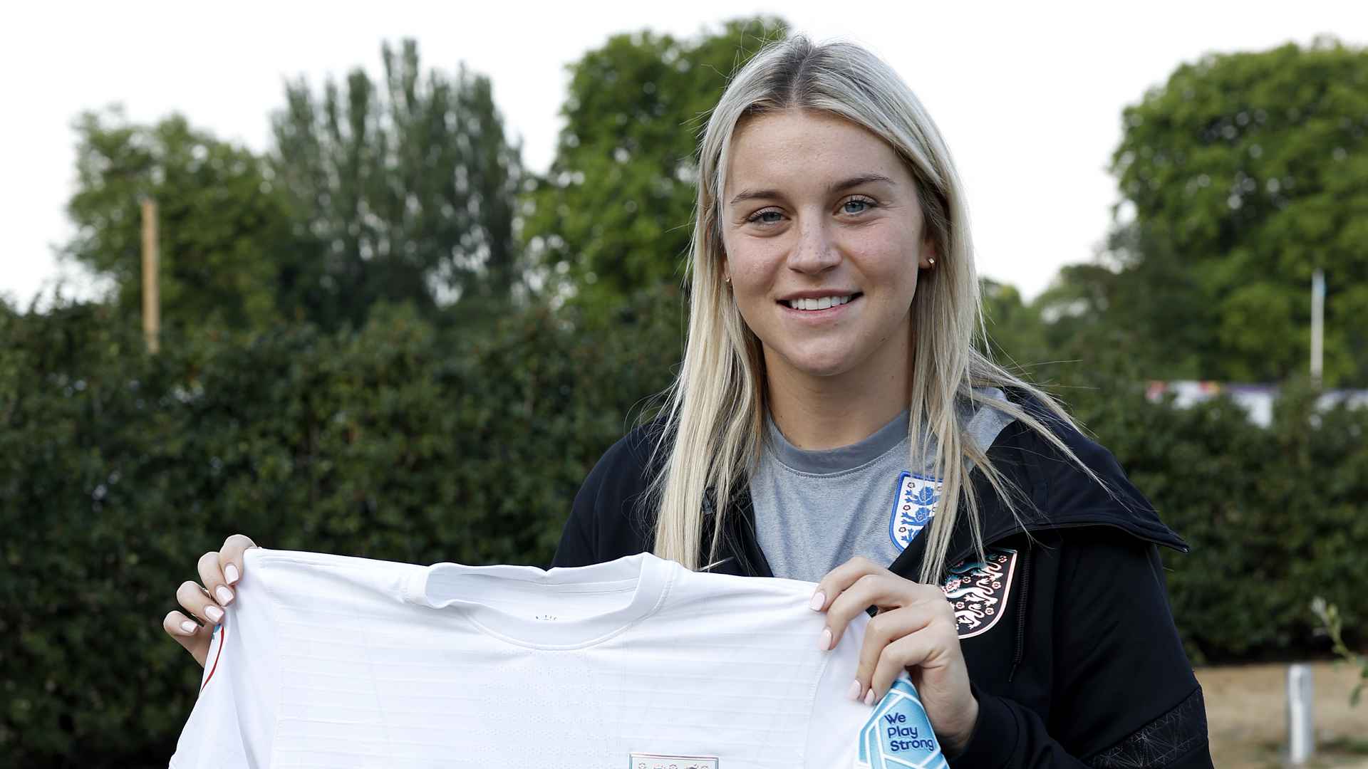 Young Man Utd and Lionesses fan Tess surprised by Marc Skinner after ...