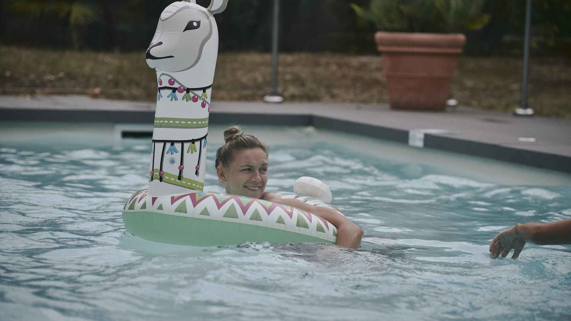 The Tour View episode 3: Toulouse pool party | Manchester United