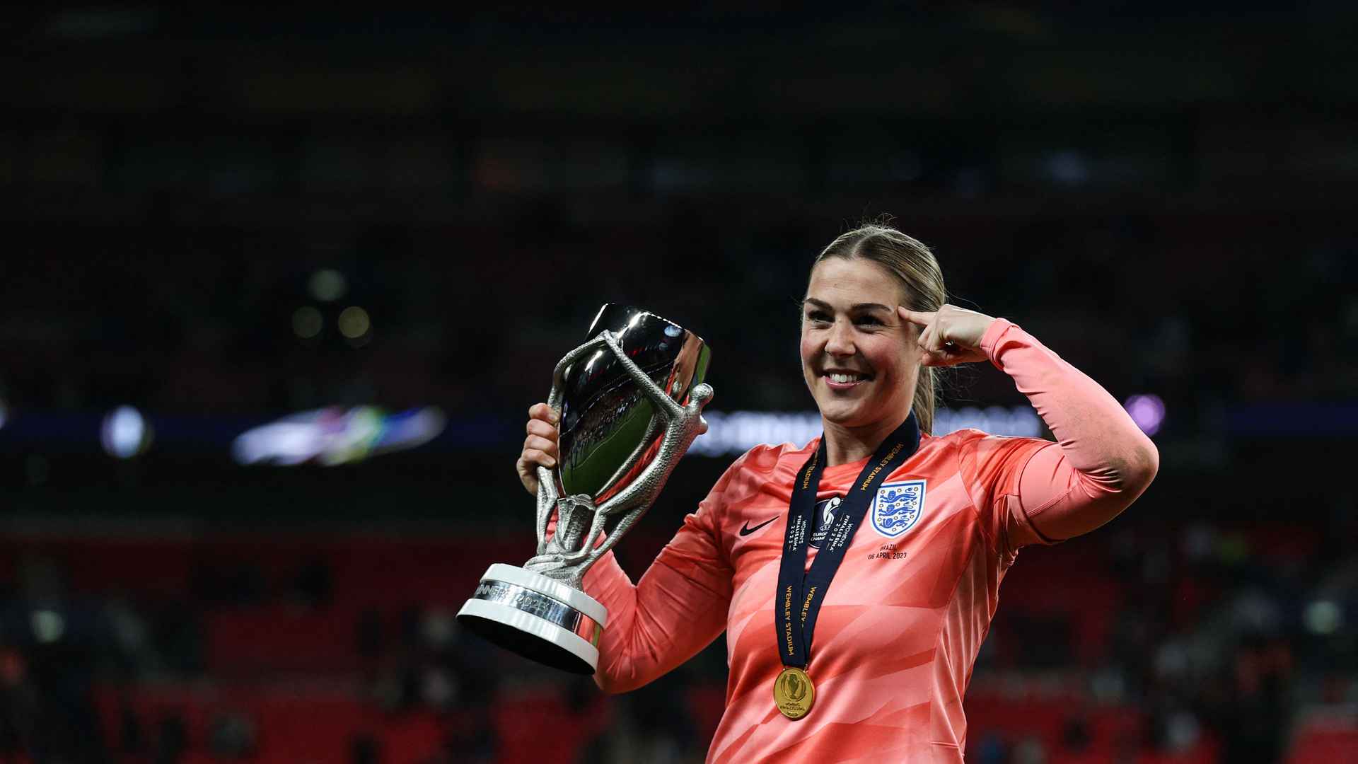 Earps reacts following Lionesses success | Manchester United