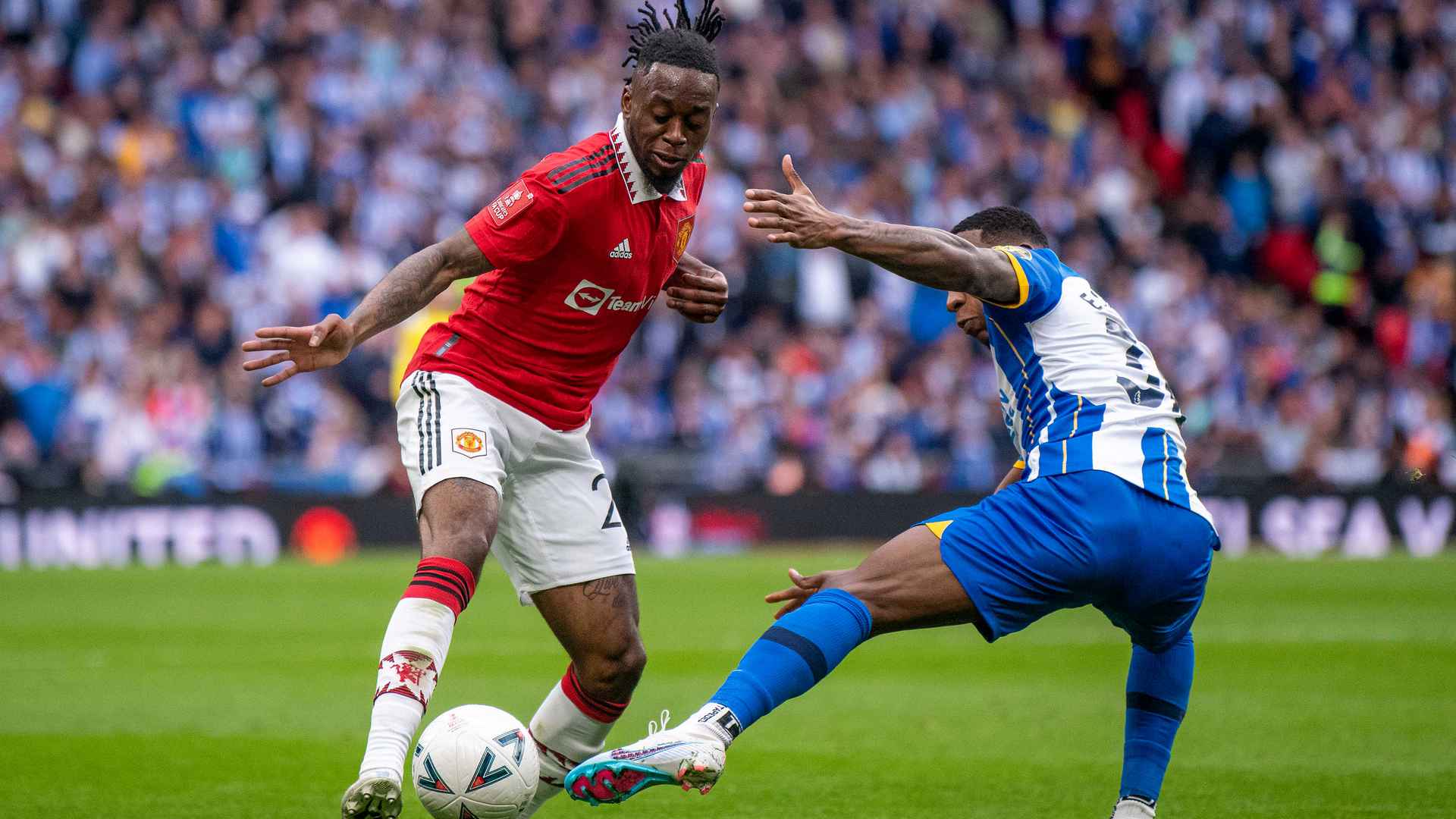 James Maddison calls Aaron Wan Bissaka world's best one v one defender | Manchester United