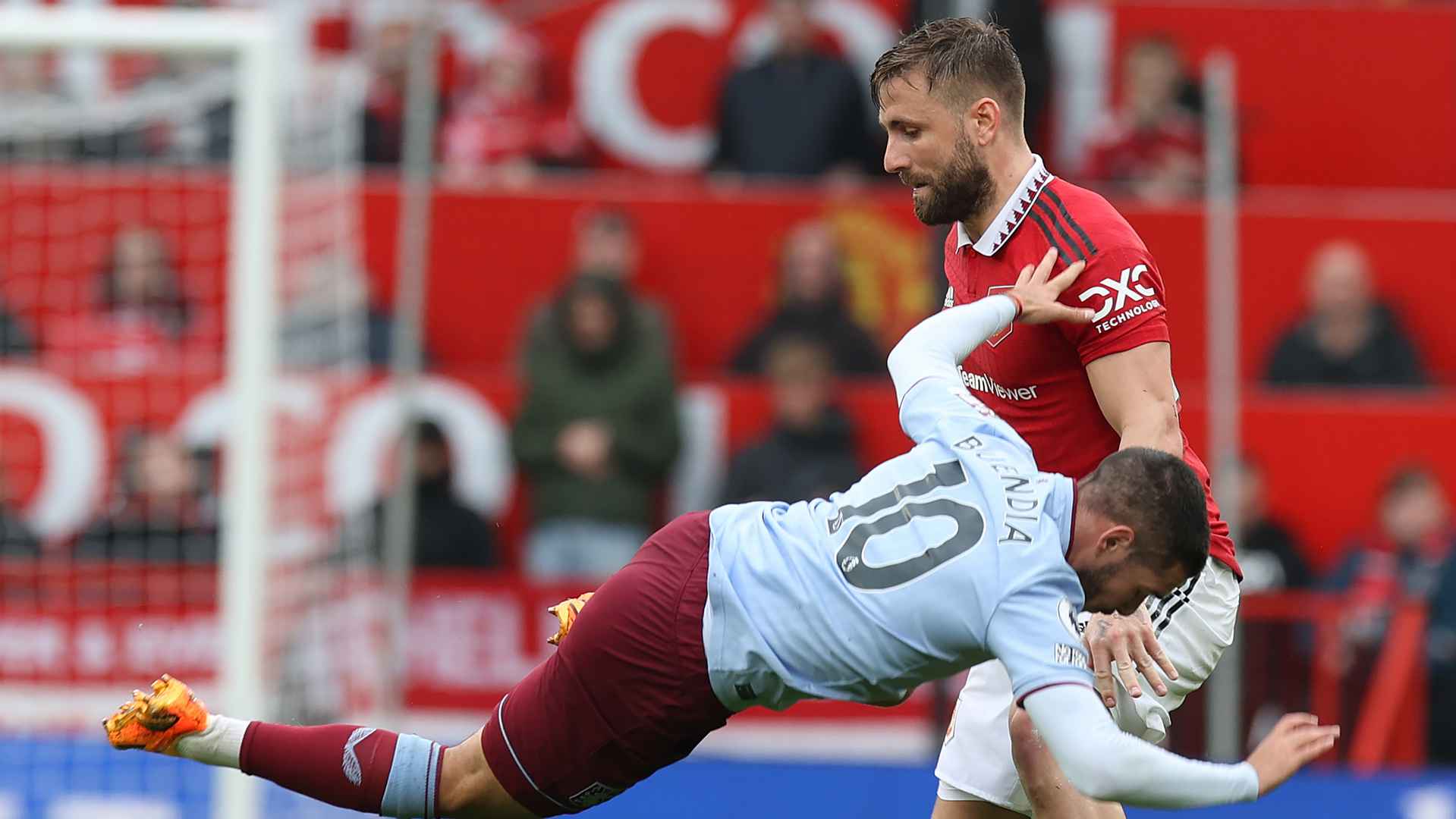 Man Utd defenders thwart Aston Villa in Premier League win | Manchester ...