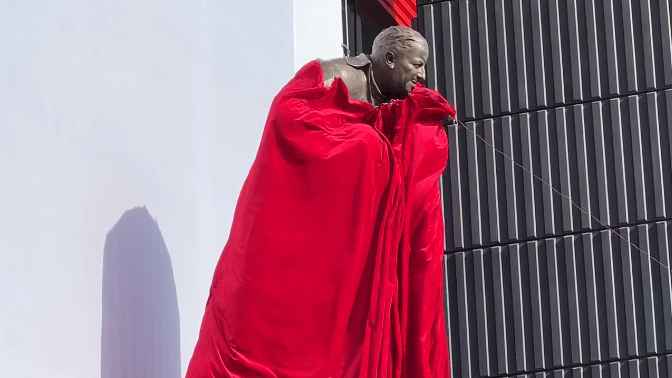 Jimmy Murphy statue unveiled outside Old Trafford | Manchester United