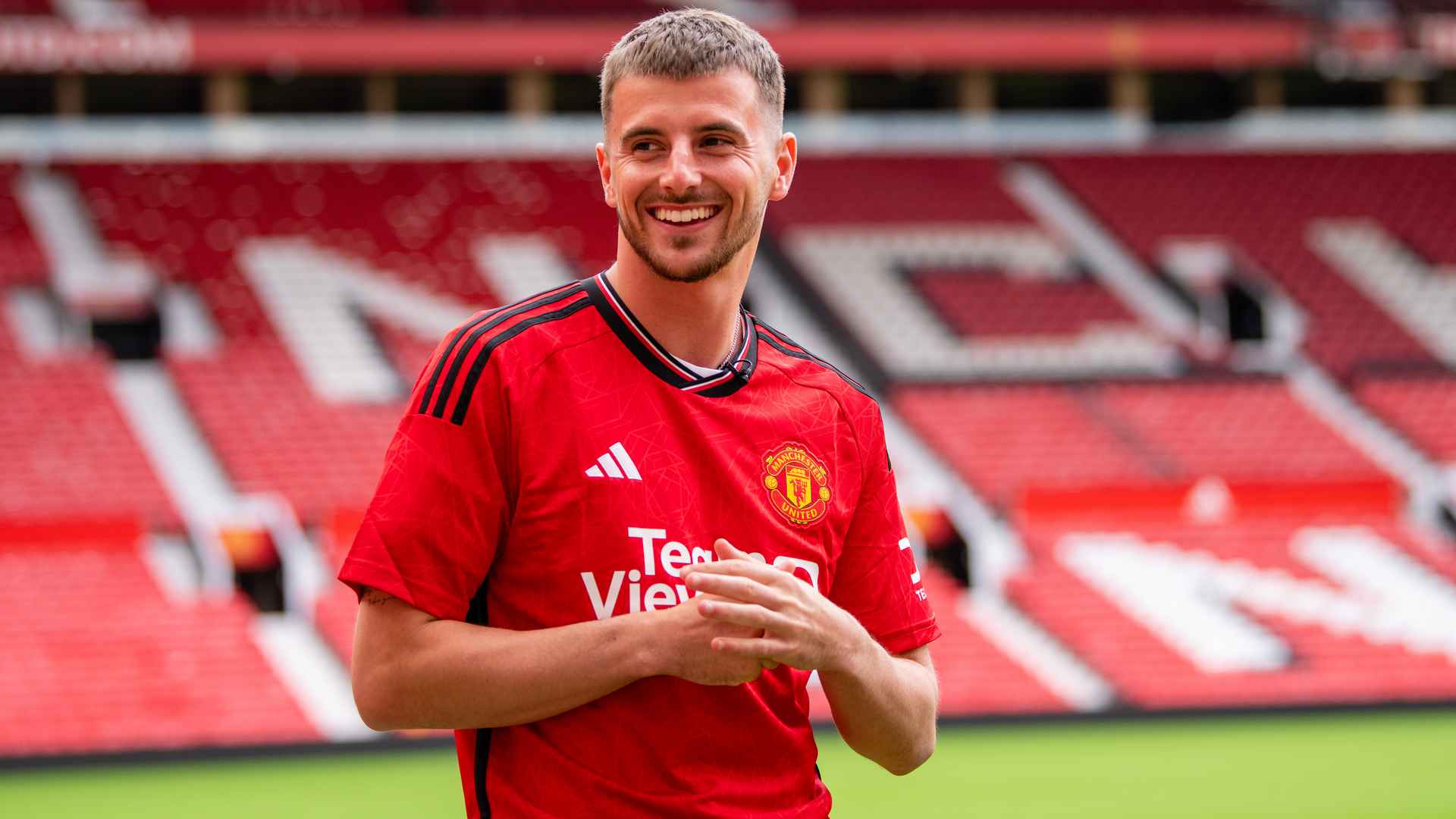 Mason Mount takes a look around the Theatre of Dreams | Manchester United