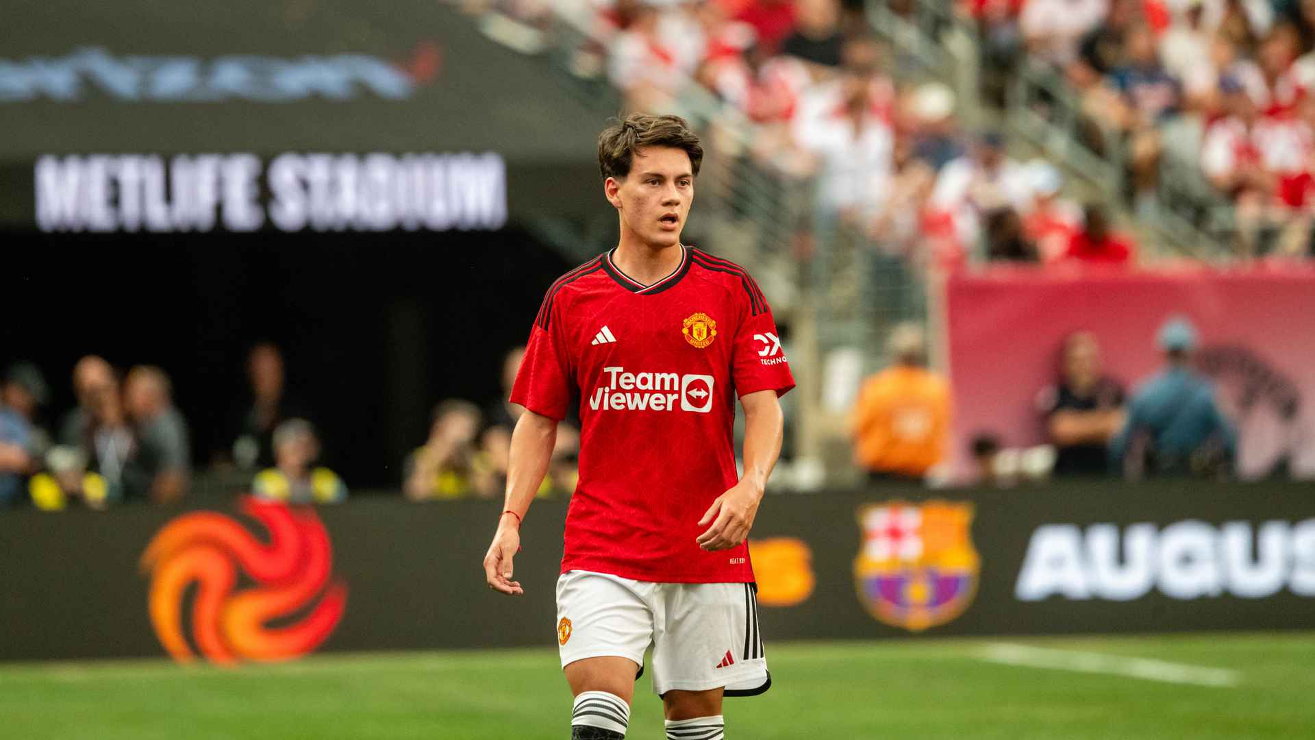 Pellistri fires over | Manchester United