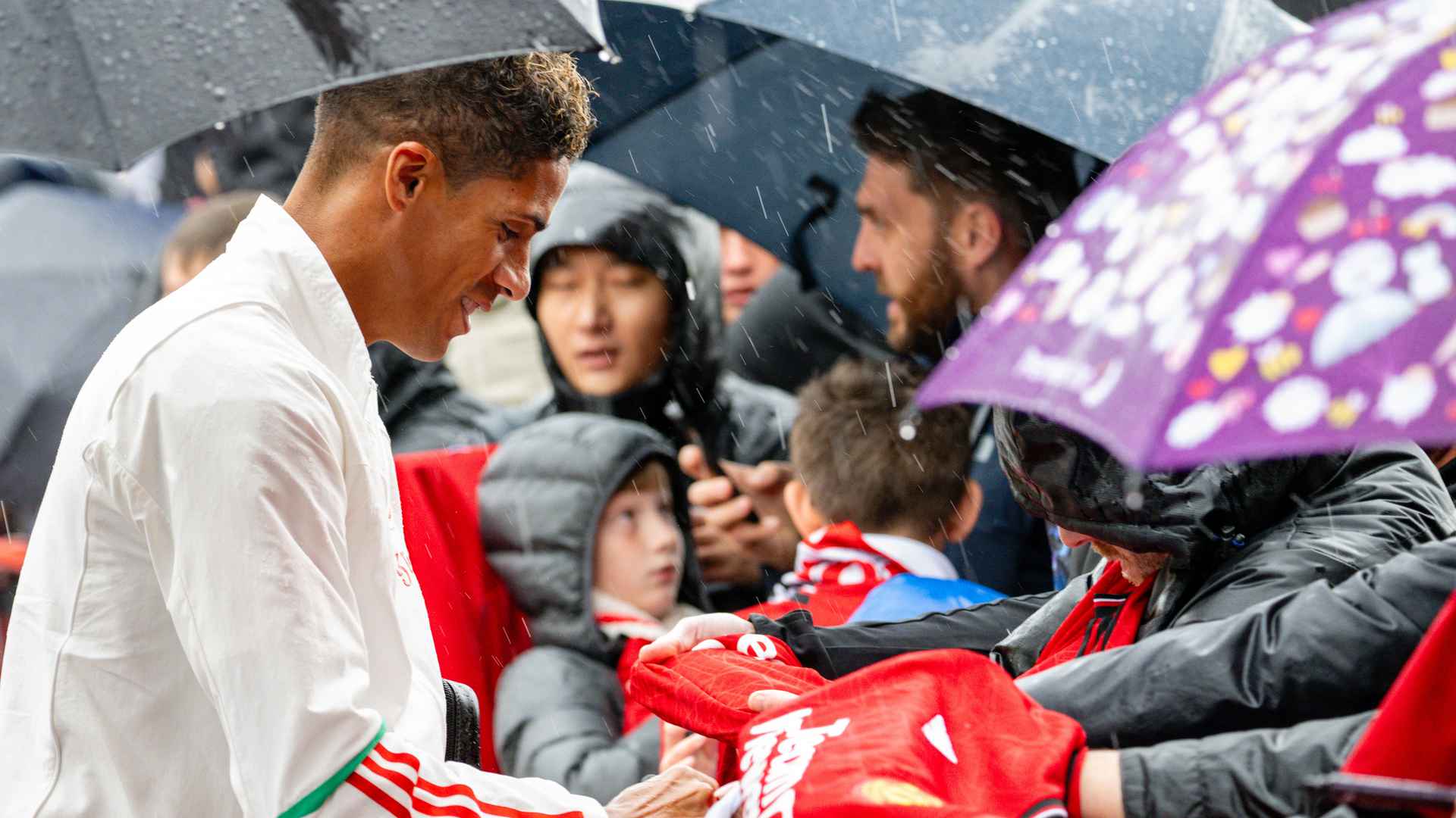 Raphael Varane's emotional message as he prepares to leave Man Utd say ...