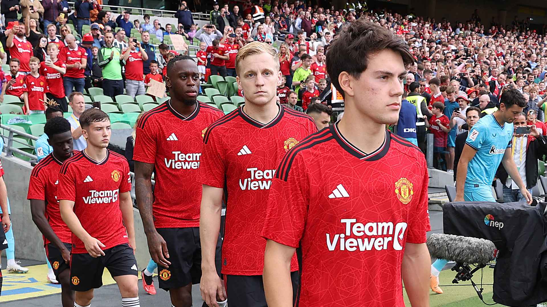 Pellistri has effort diverted behind | Manchester United