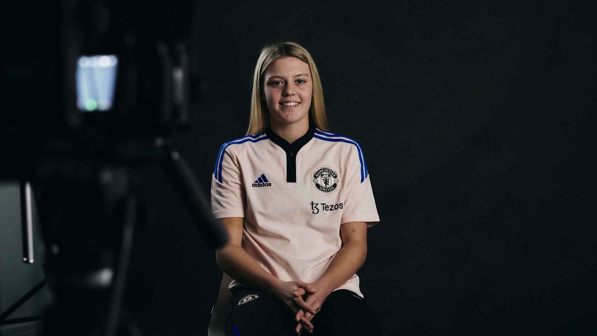 Jess Simpson interview after signing first professional contract with ...
