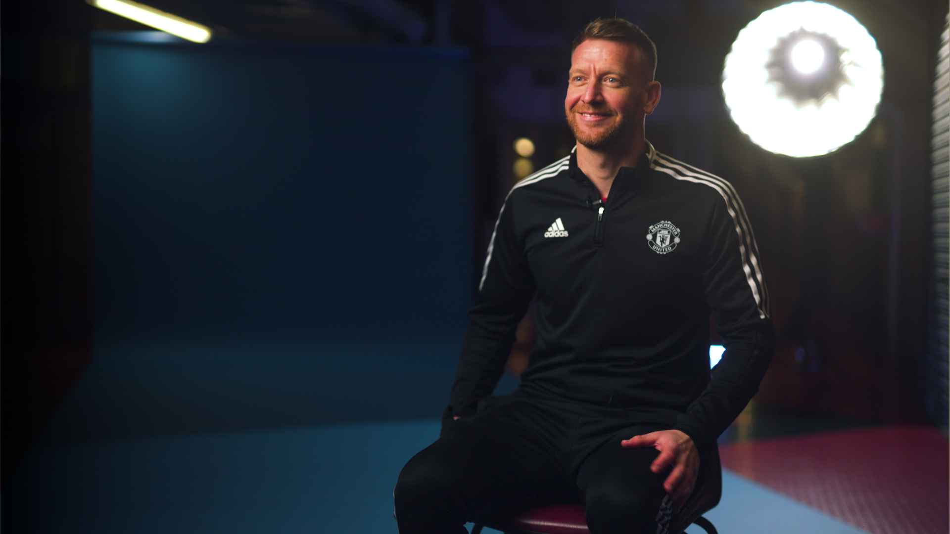 TeamViewer team behind the team groundstaff at Man Utd 20 February 2023 ...