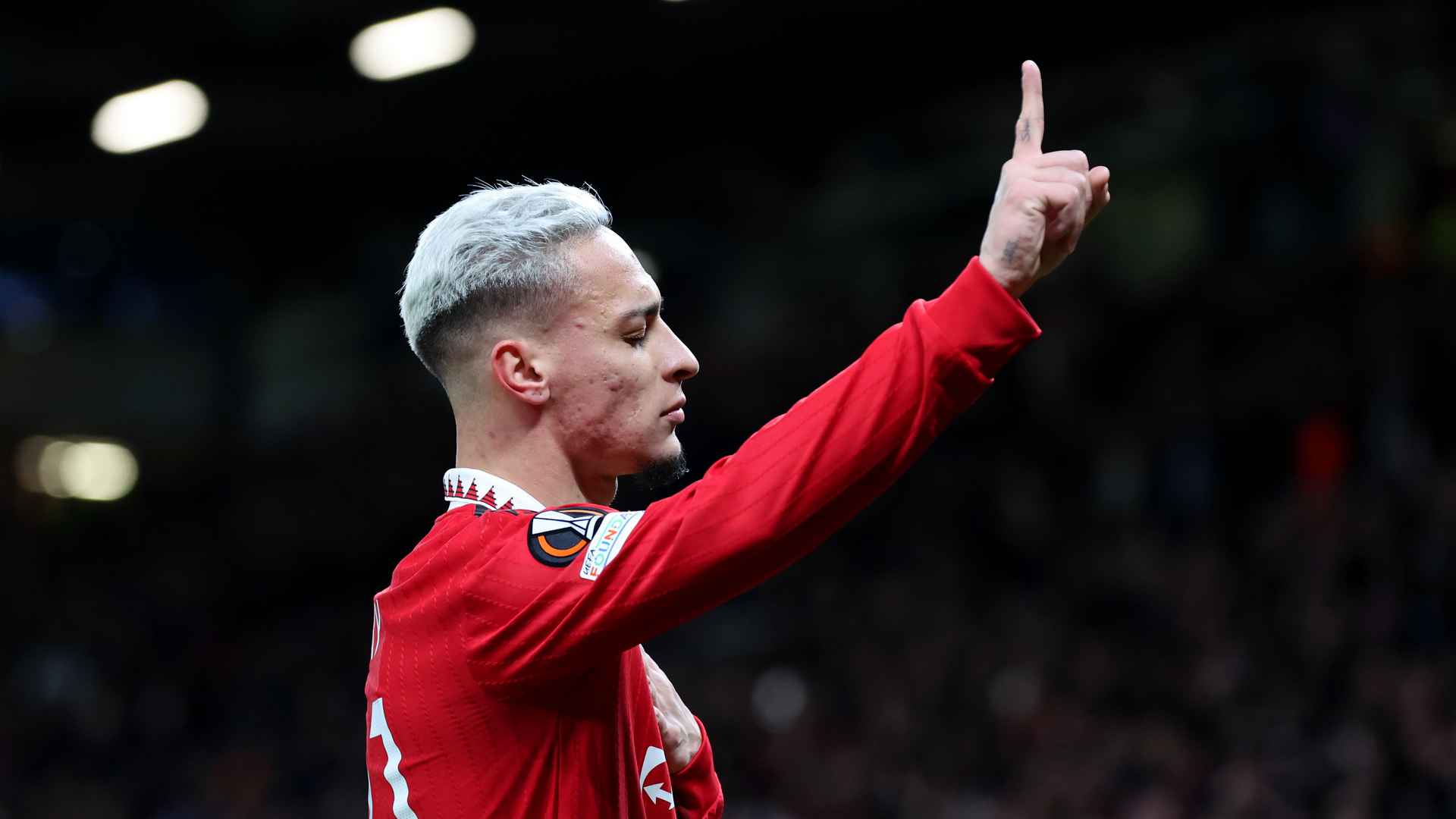 Antony reacts to winning Goal of the Season award | Manchester United