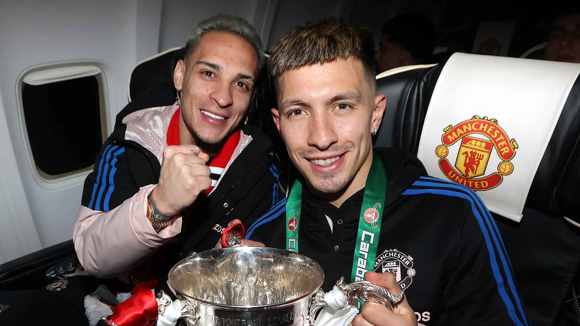Gallery of plane pictures from Man Utd trip back from Wembley ...
