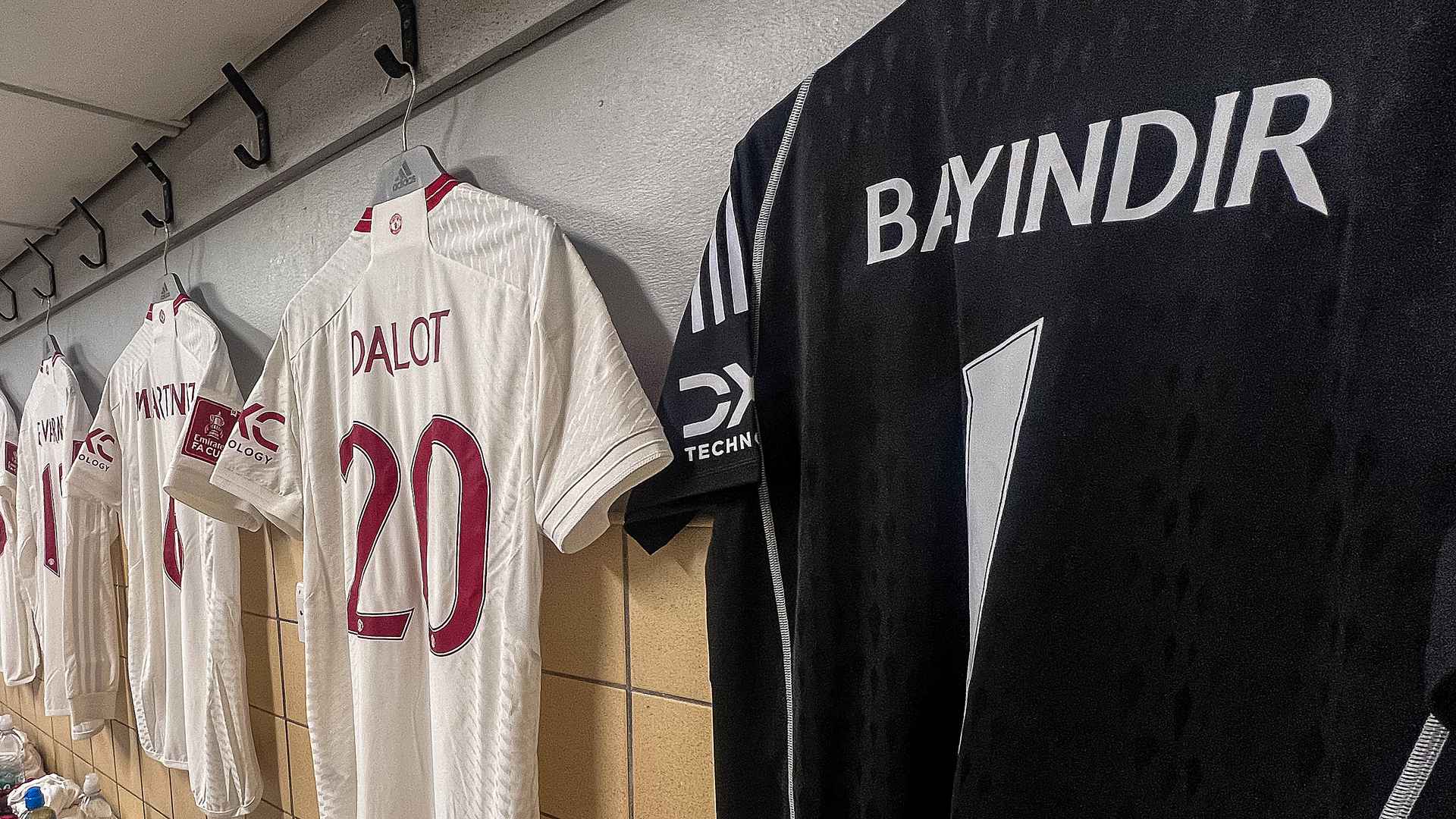 Inside Man Utd dressing room at Newport County video | Manchester United