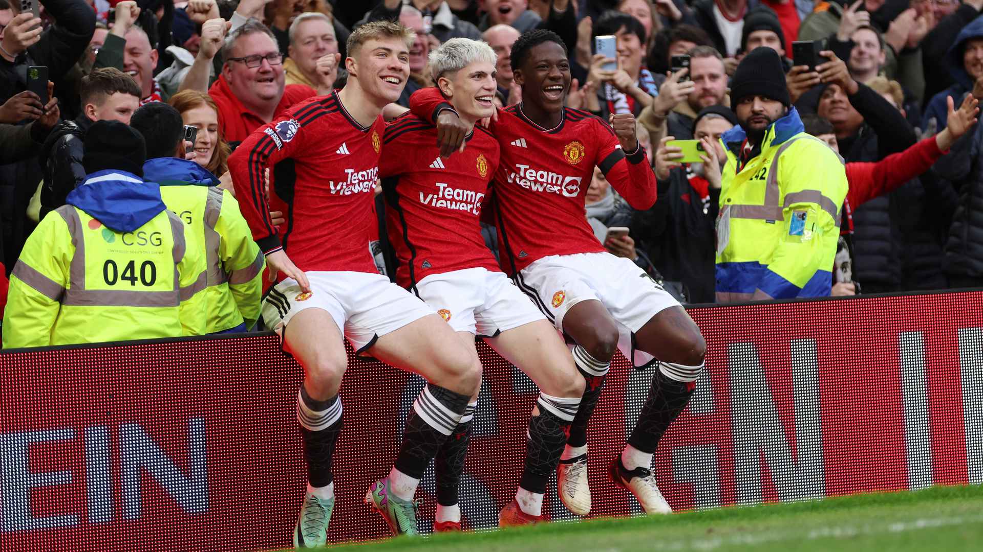 Kobbie Mainoo reacts to viral photo | Manchester United