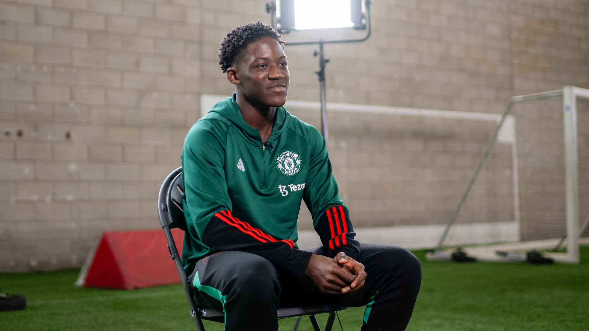 United and England star Kobbie Mainoo reveals Ronaldinho as his idol ...