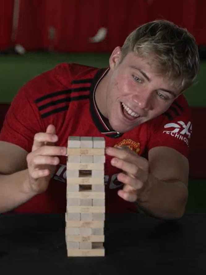 Speed Jenga with Man Utd squad | Manchester United