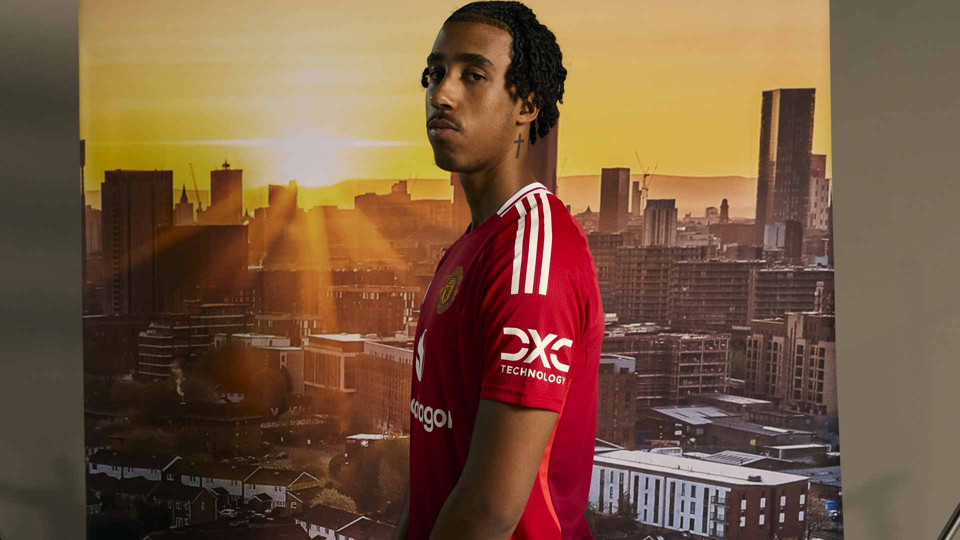 Leny Yoro takes part in first Man Utd training session | 19 July 2024 ...